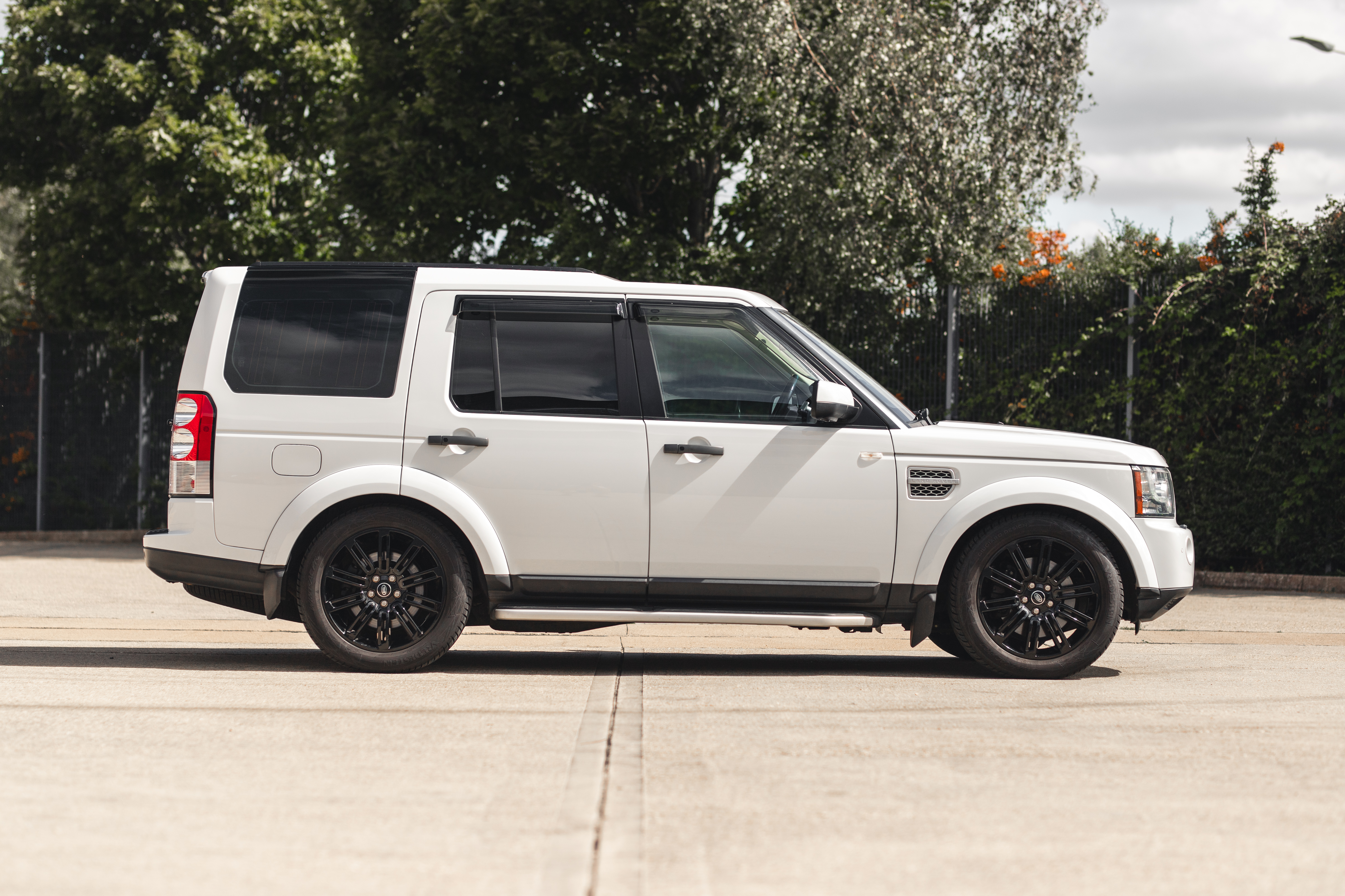2011 LAND ROVER DISCOVERY 4 5.0L V8 for sale by auctionin Newbury ...