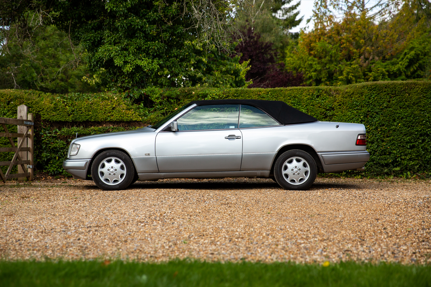 1996 MERCEDES-BENZ (W124) E220 CABRIOLET for sale by auction in Henley ...