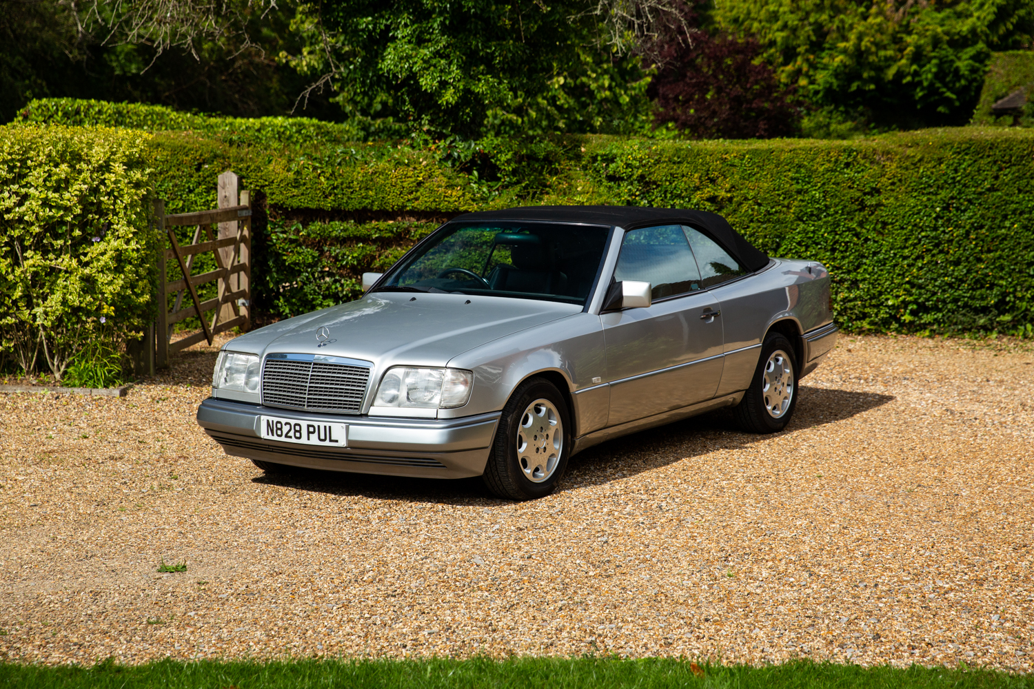 1996 MERCEDES-BENZ (W124) E220 CABRIOLET for sale by auction in Henley ...