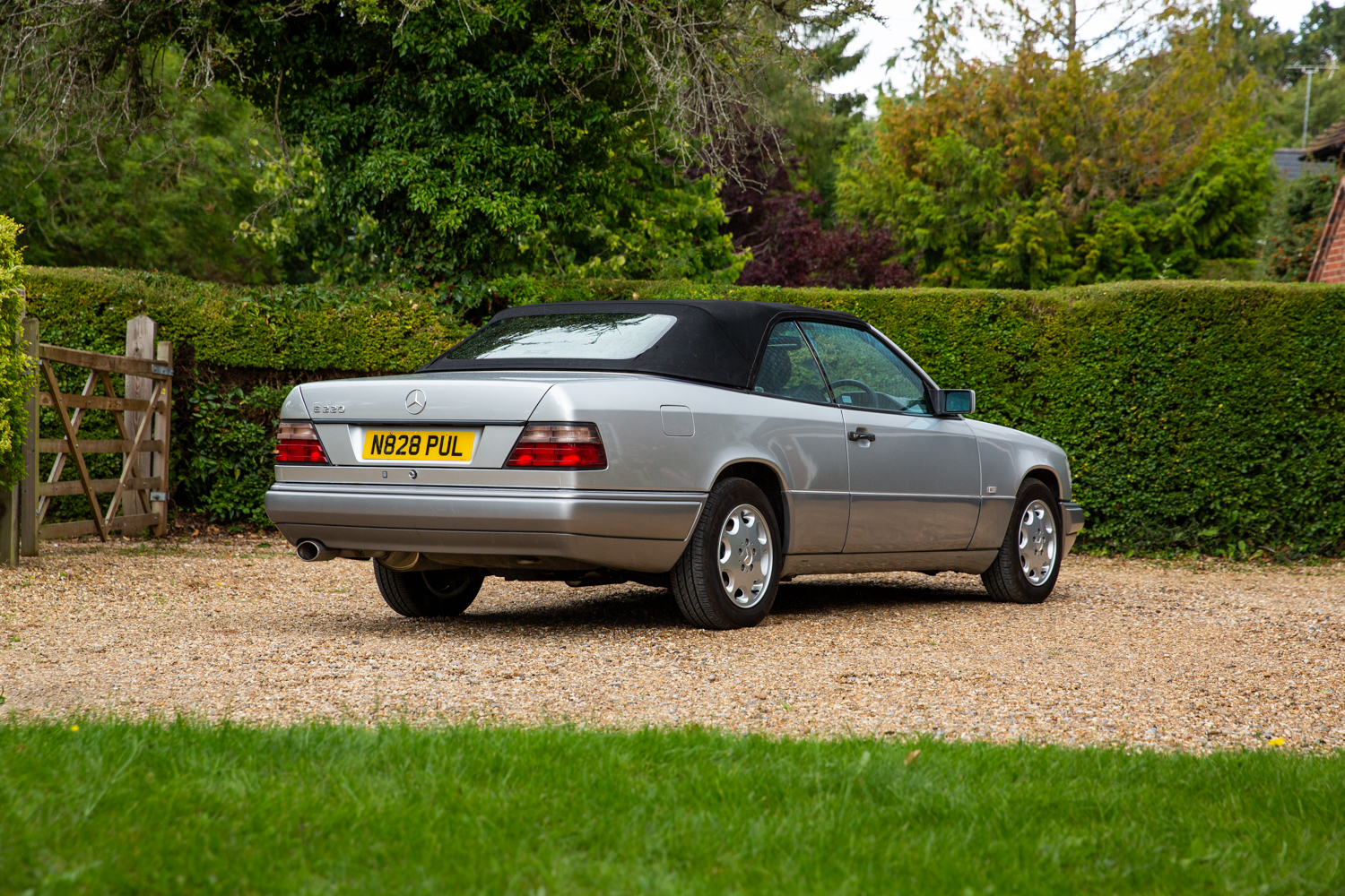 1996 MERCEDES-BENZ (W124) E220 CABRIOLET for sale by auction in Henley ...