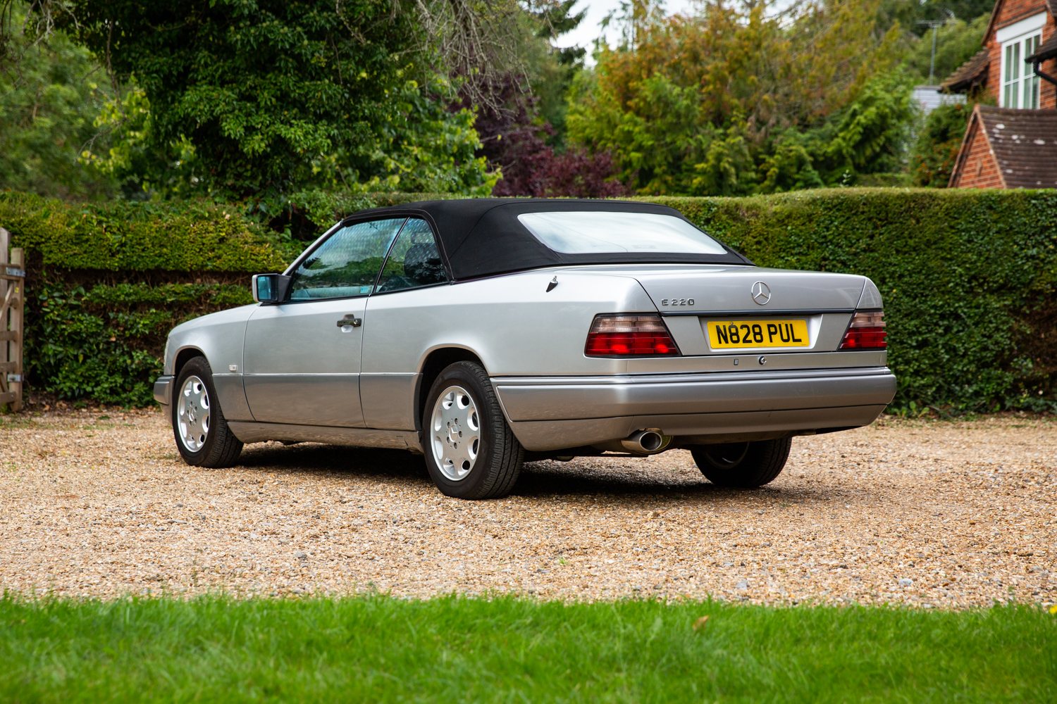 1996 MERCEDES-BENZ (W124) E220 CABRIOLET for sale by auction in Henley ...