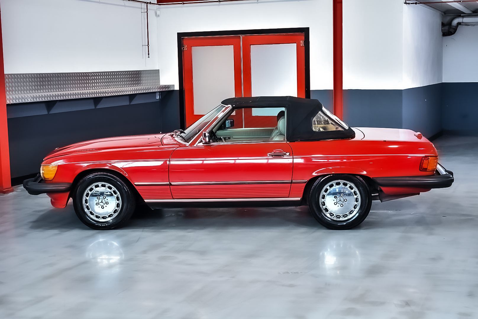 1988 MERCEDES-BENZ (R107) 560 SL for sale by auction in Schiedam ...
