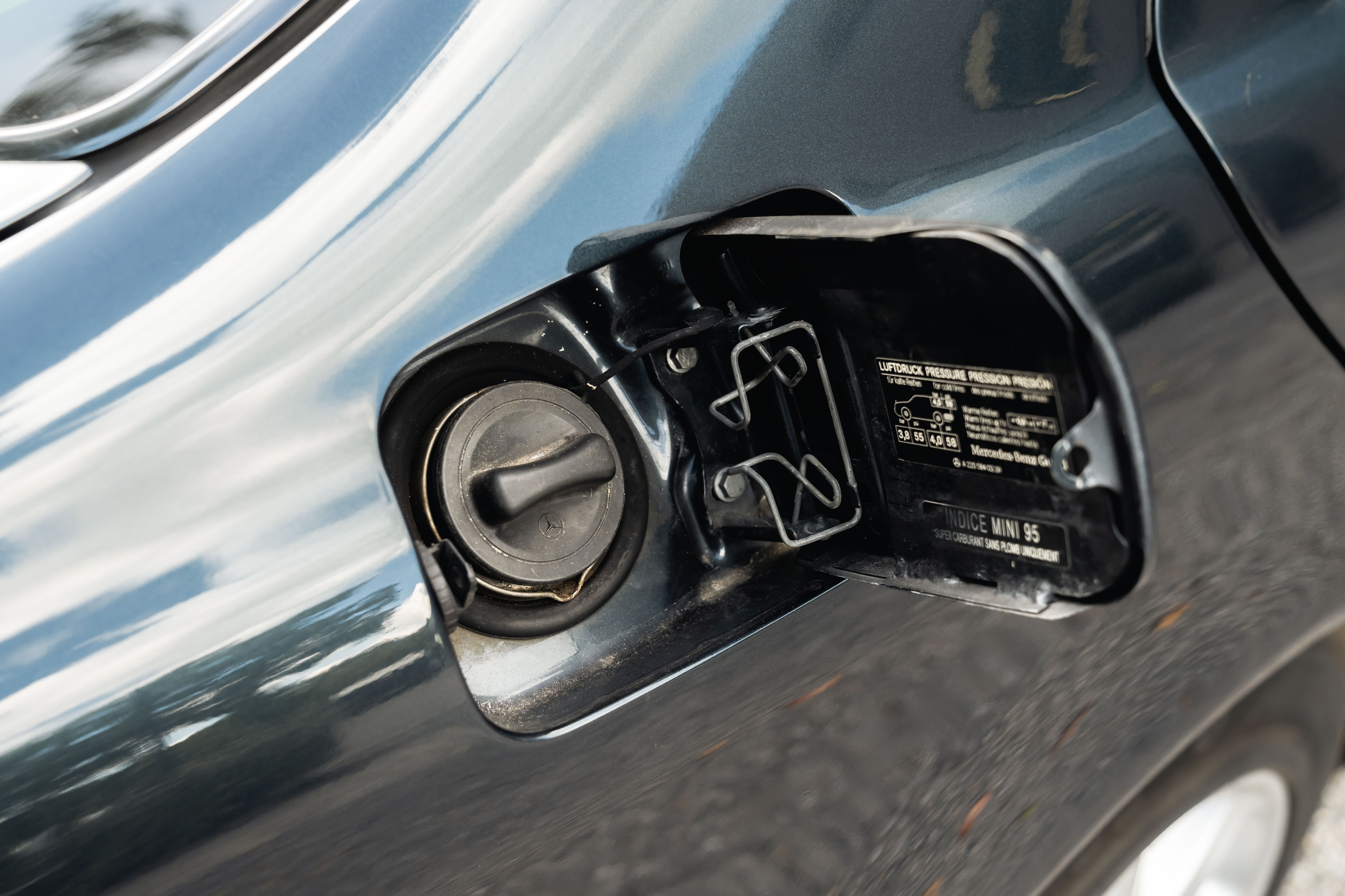 2002 Mercedes-Benz (W220) S500 'GUARD' B7 for sale by auction in Malle ...