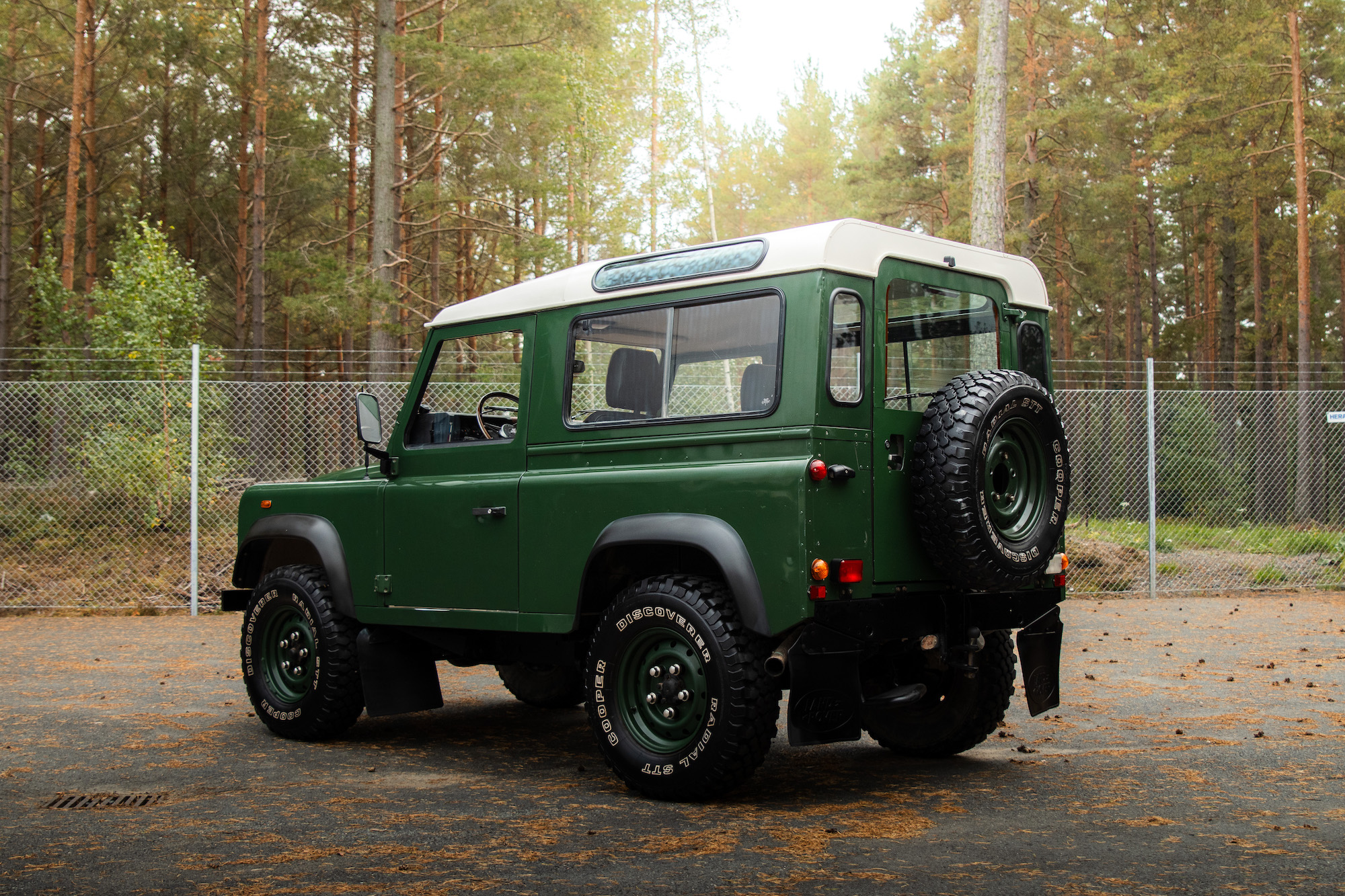 1996 Land Rover Defender 90 for sale by auction in Jönköping, Sweden