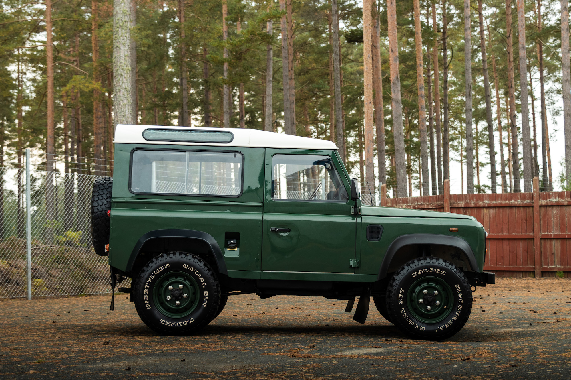 1996 Land Rover Defender 90 for sale by auction in Jönköping, Sweden