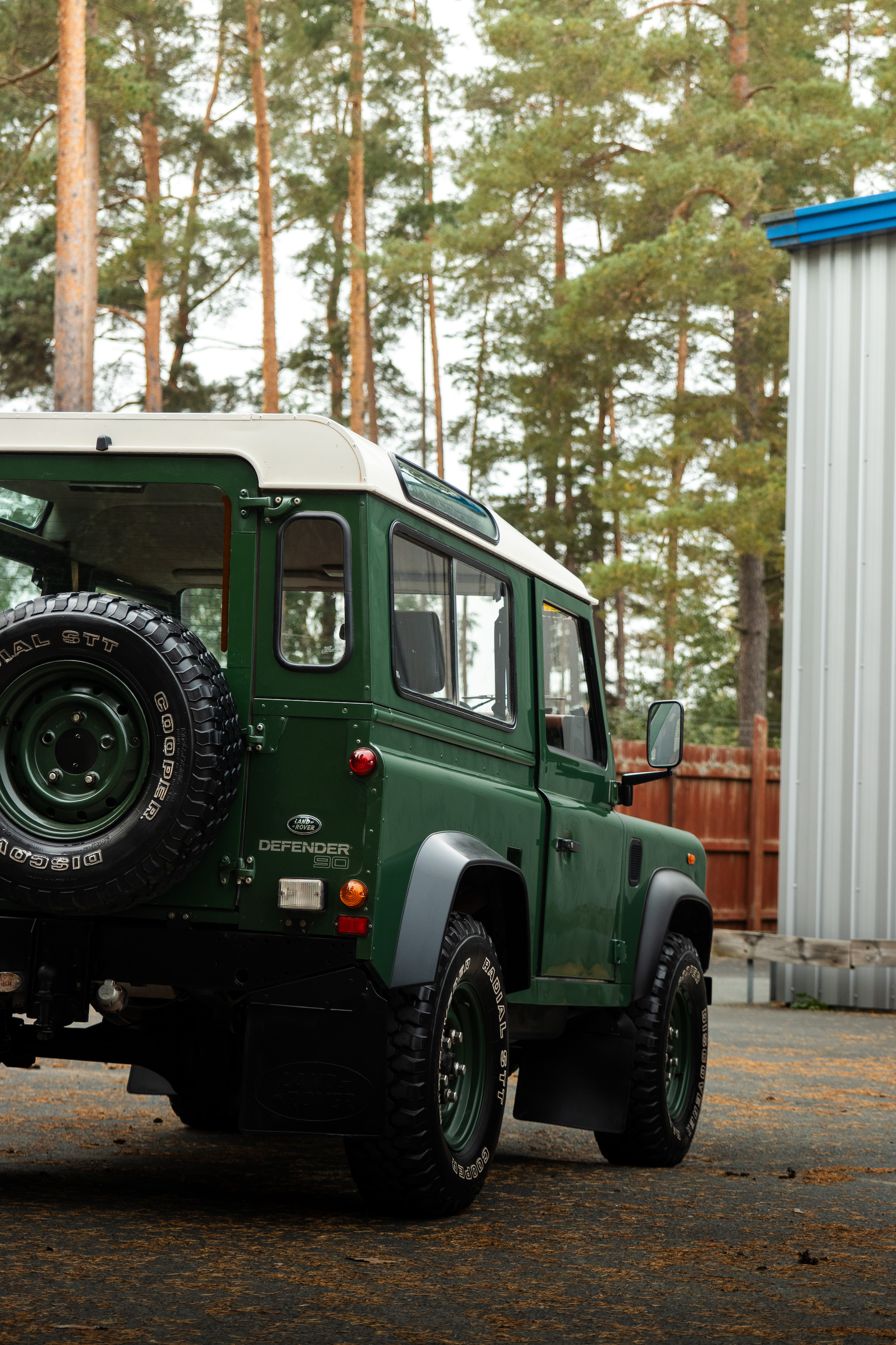 1996 Land Rover Defender 90 for sale by auction in Jönköping, Sweden