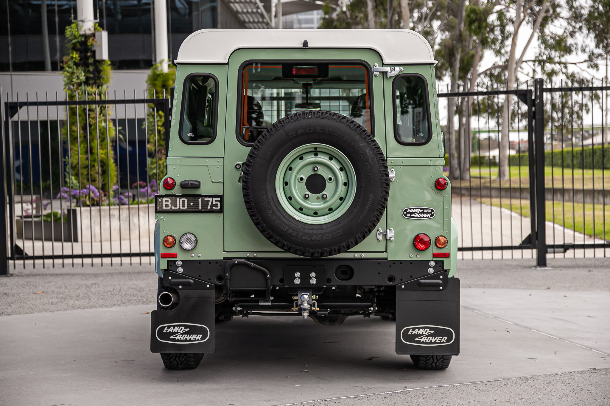 2015 Land Rover Defender 90 Heritage for sale by auction in Docklands ...