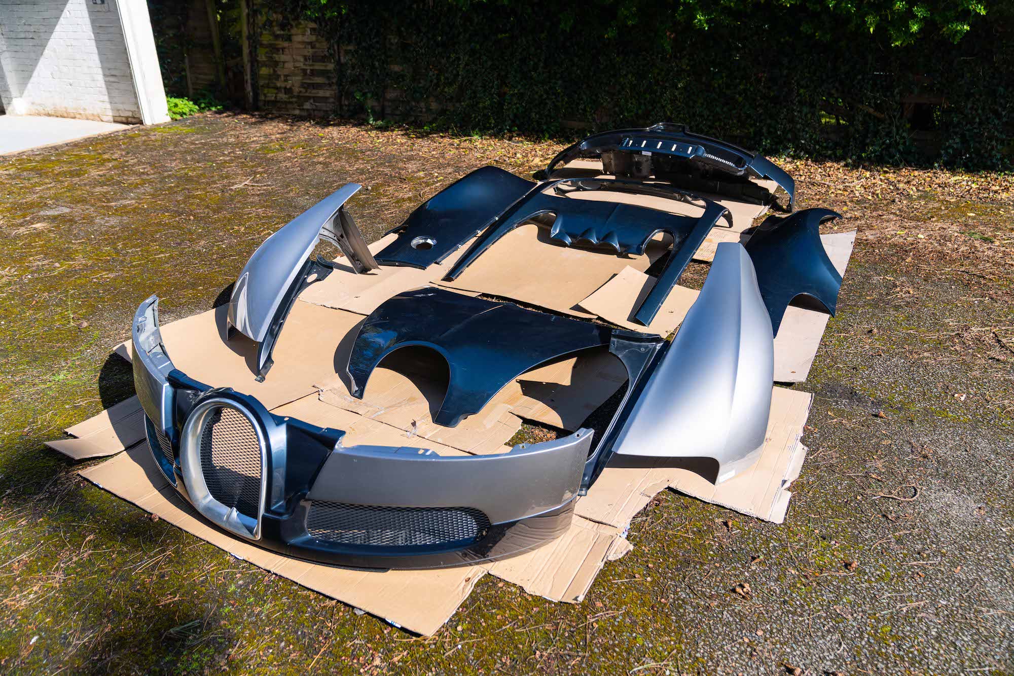 Bugatti Veyron Body Parts and Exhaust for sale by auction in London ...