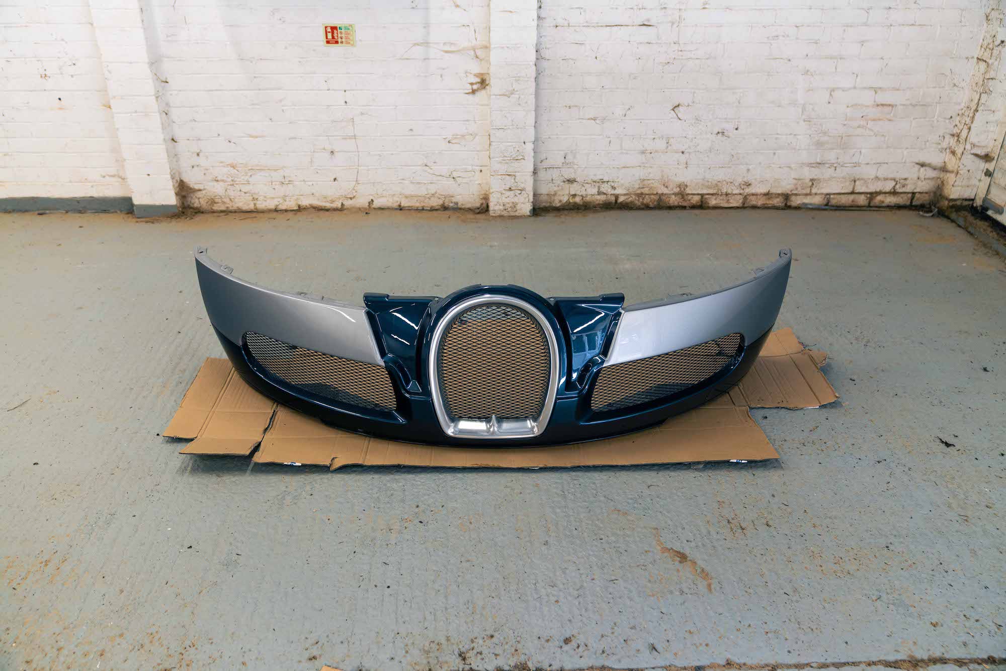 Bugatti Veyron Body Parts and Exhaust for sale by auction in London ...