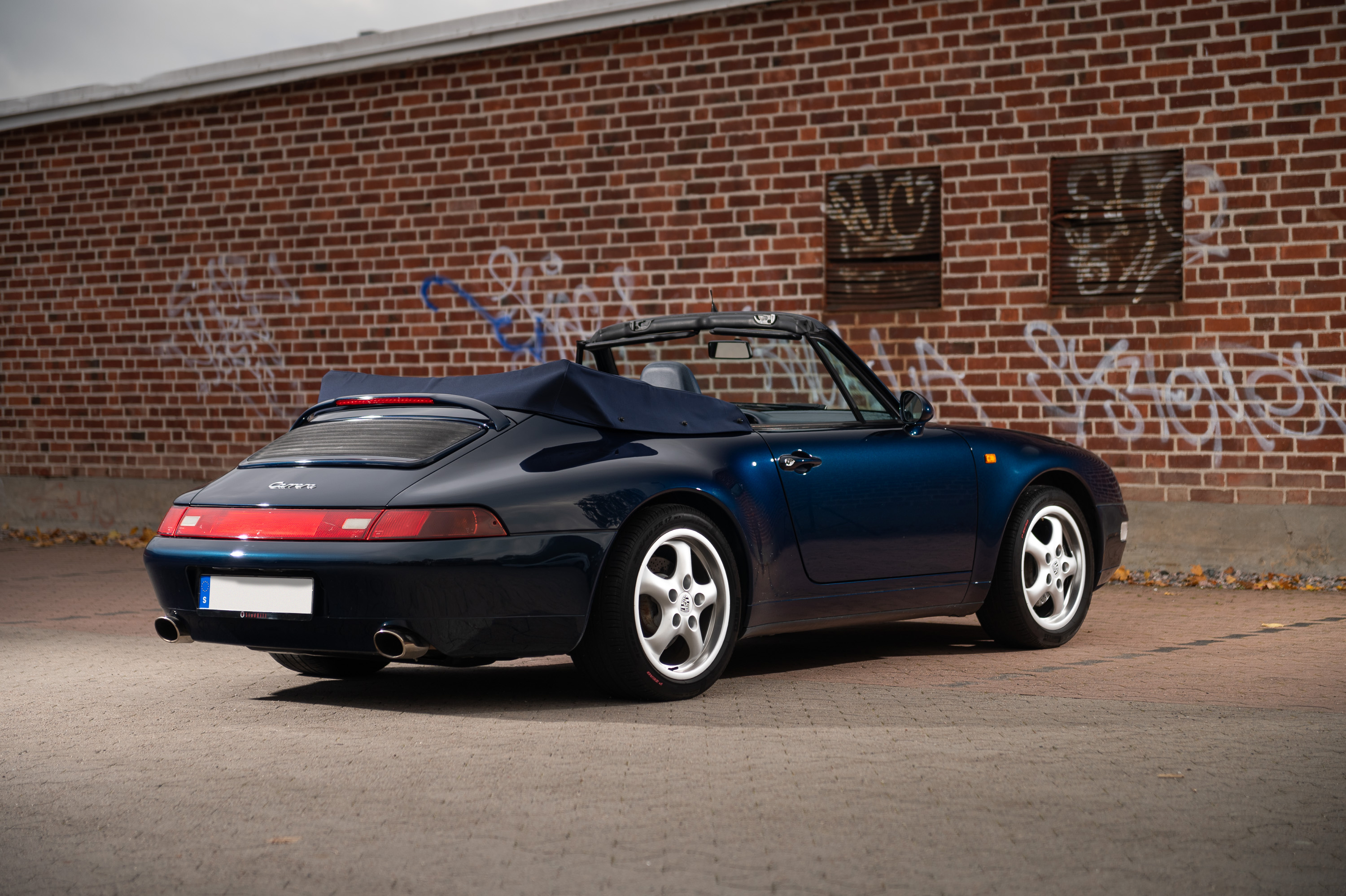 1997 Porsche 911 (993) Carrera Cabriolet for sale by auction in Örebro ...