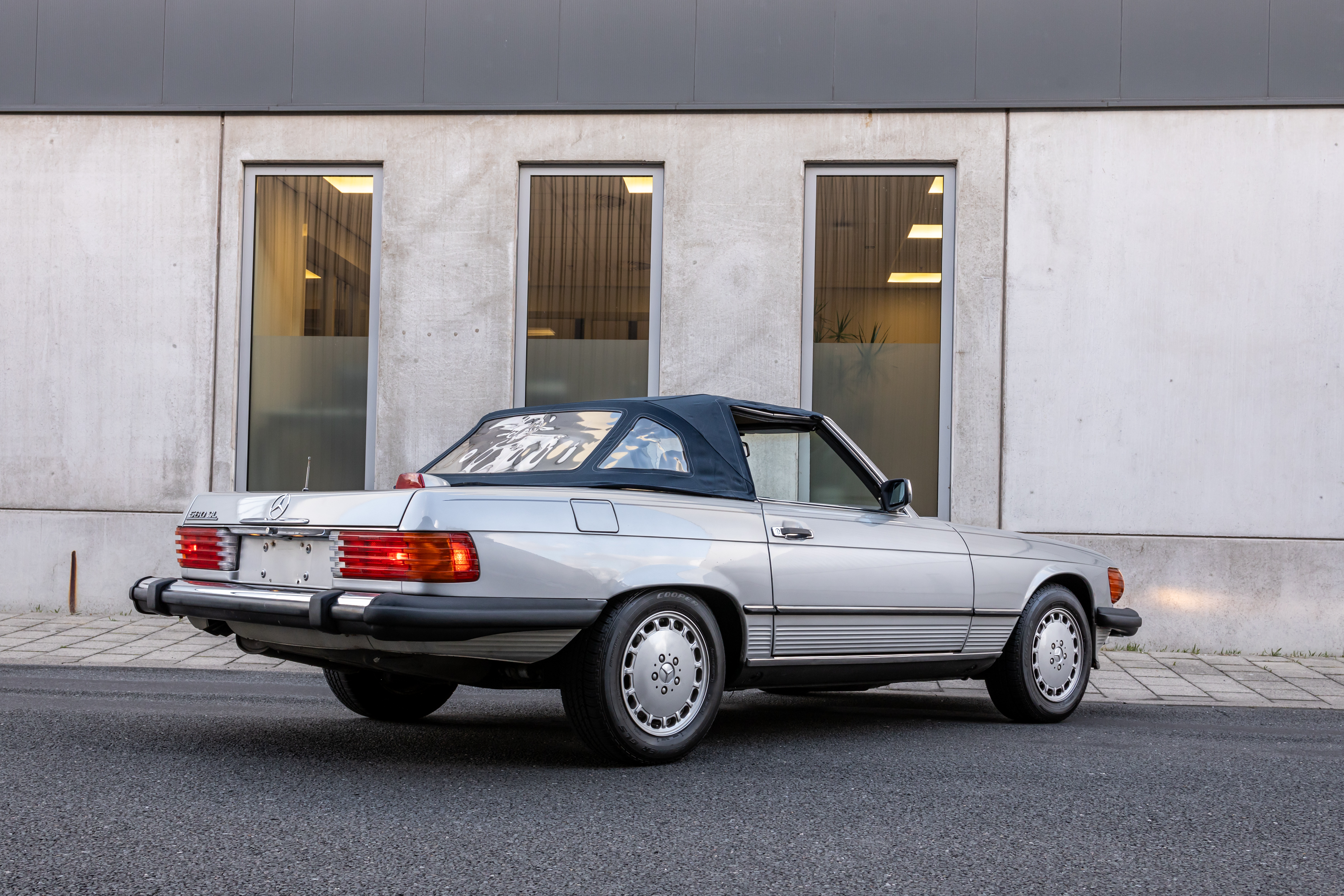 1987 Mercedes-Benz (R107) 560SL for sale in Bleiswijk, Netherlands