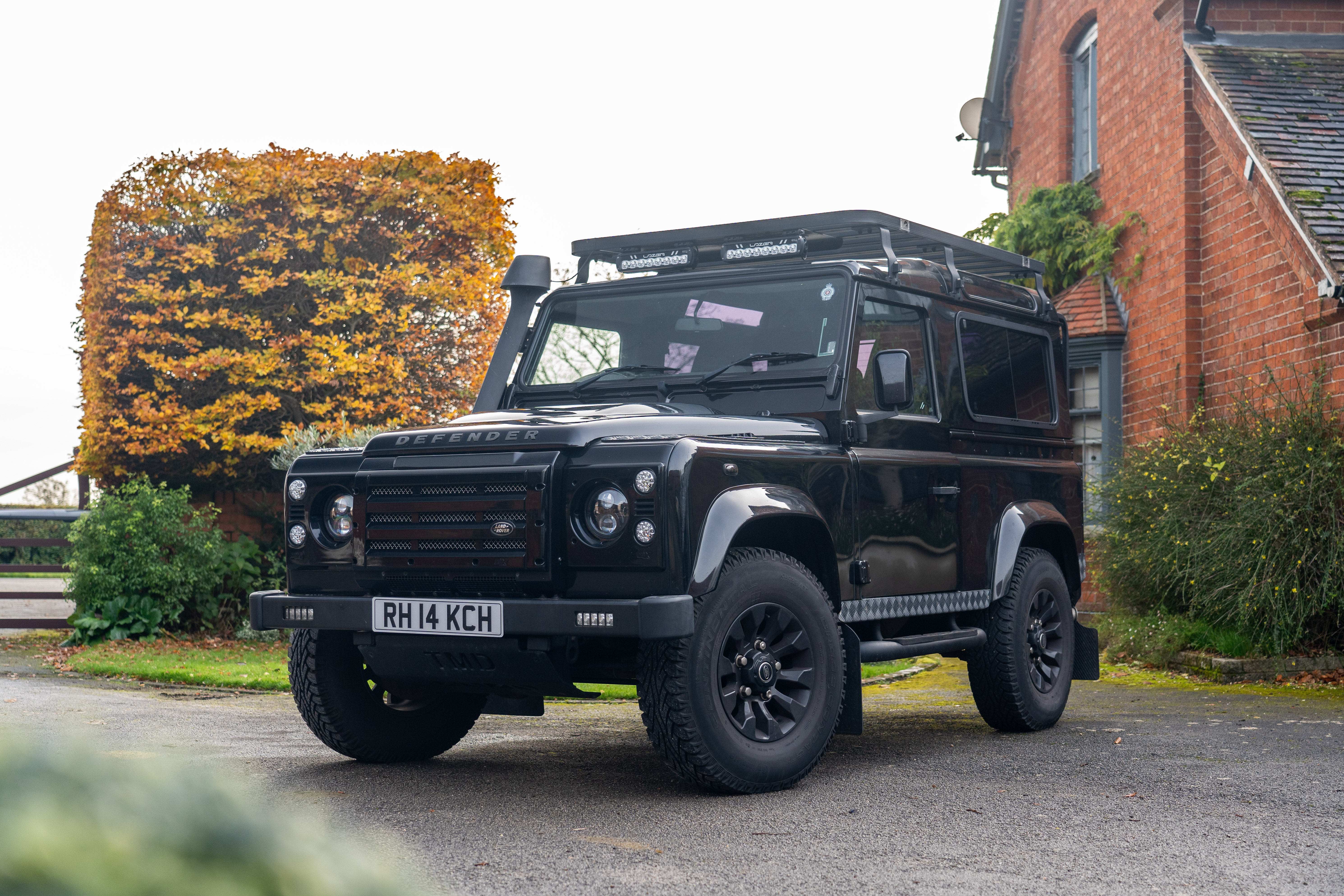 2014 Land Rover Defender 90 XS Station Wagon for sale by auction in ...