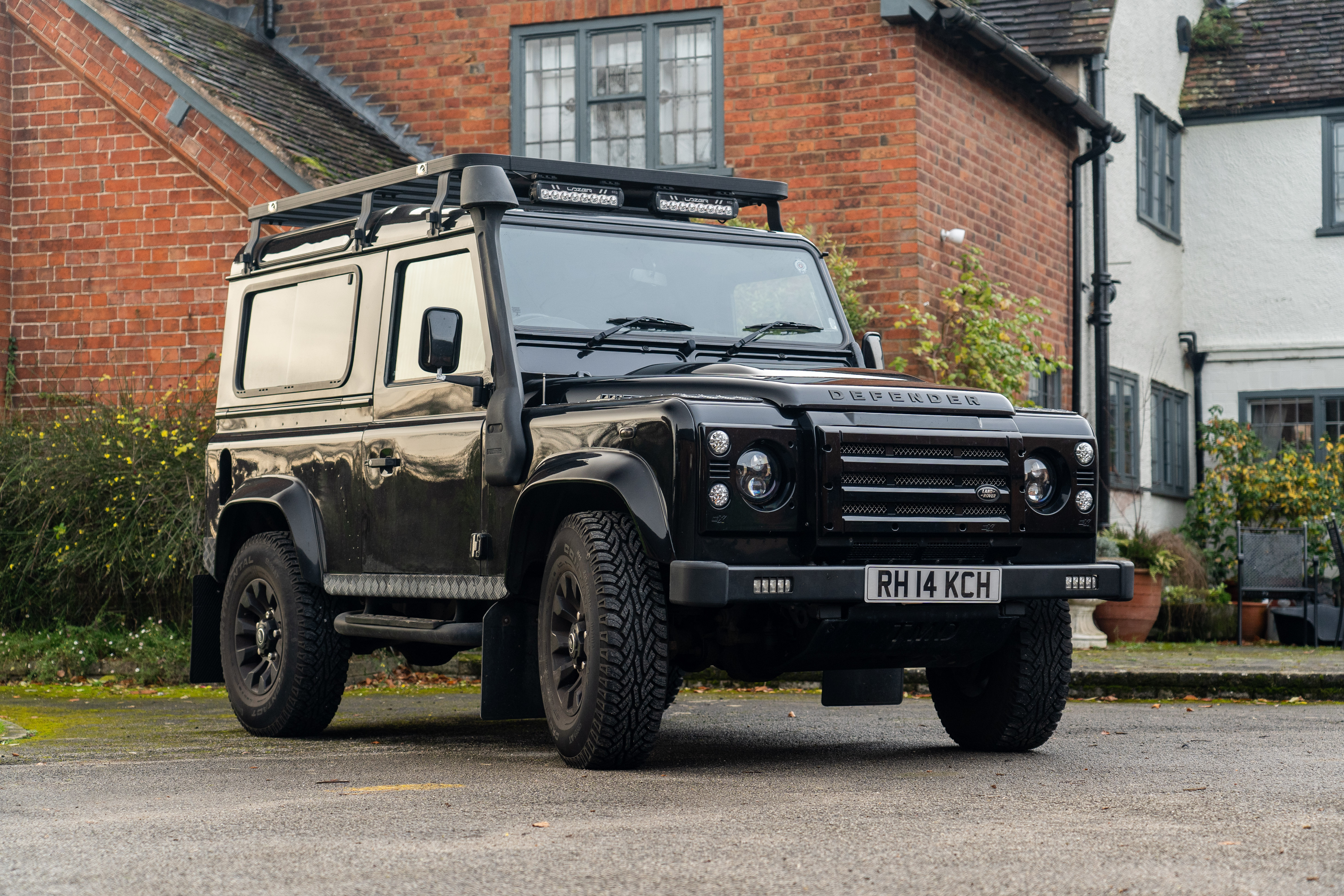 2014 Land Rover Defender 90 XS Station Wagon for sale by auction in ...