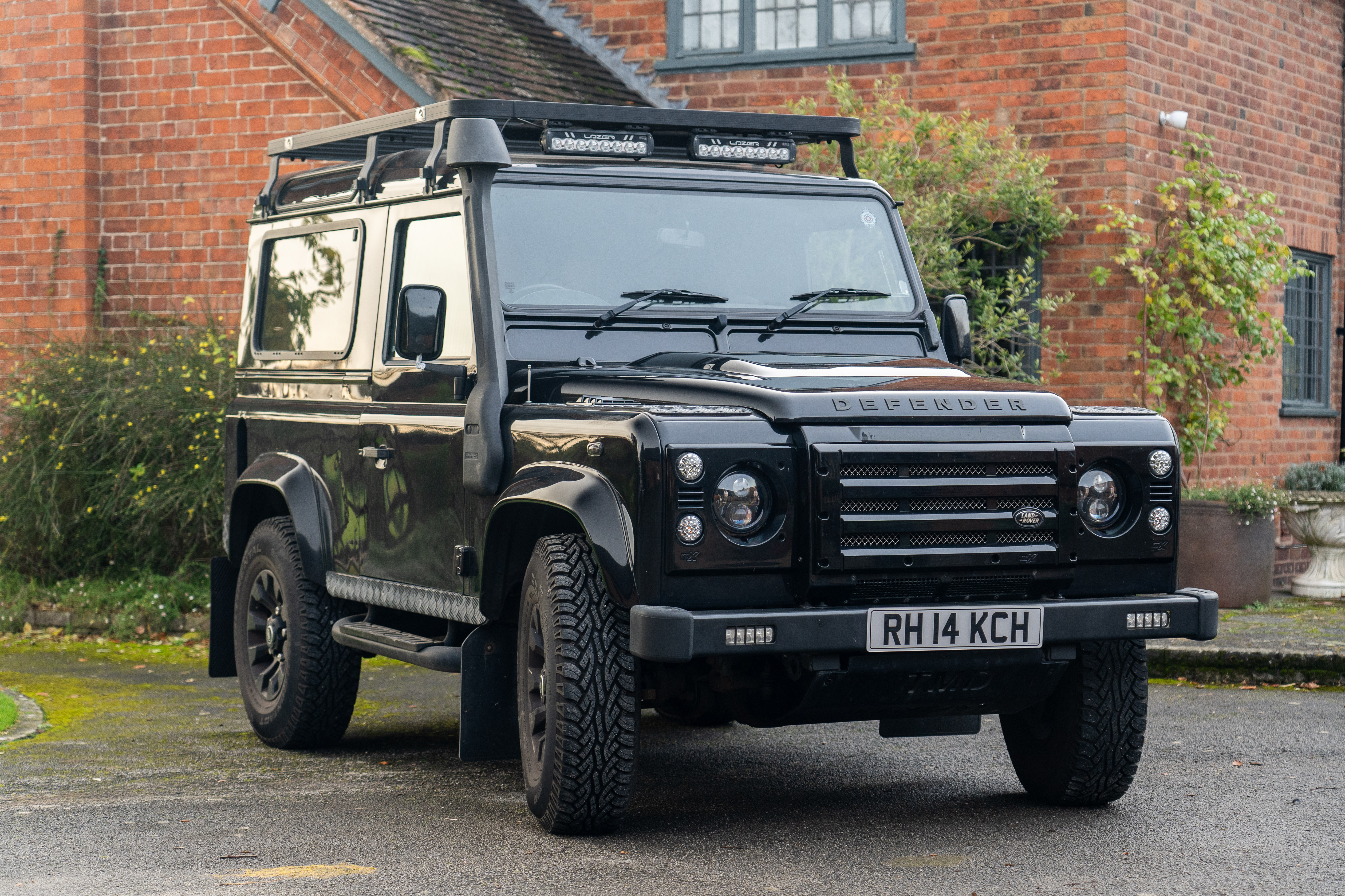 2014 Land Rover Defender 90 XS Station Wagon for sale by auction in ...