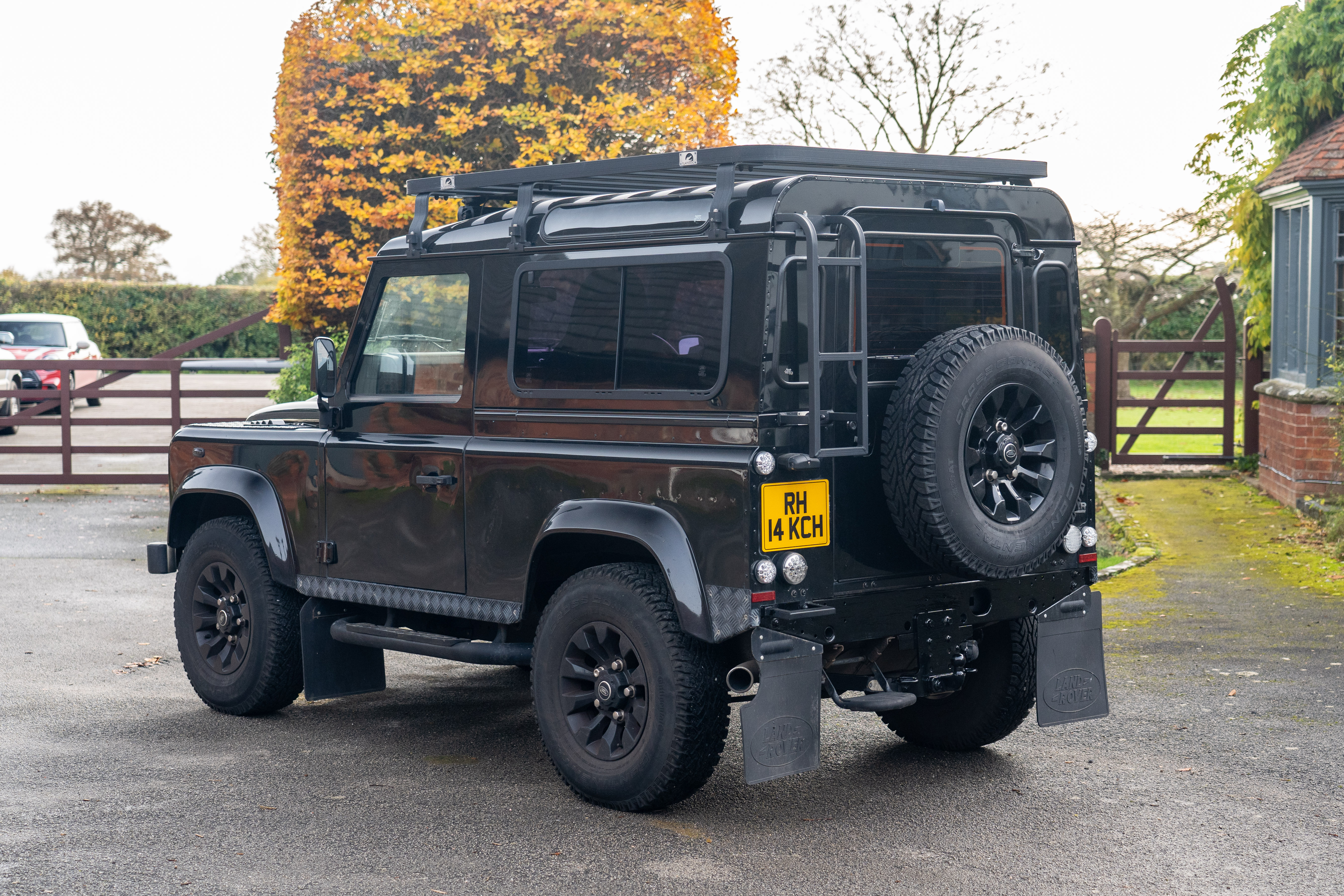 2014 Land Rover Defender 90 XS Station Wagon for sale by auction in ...