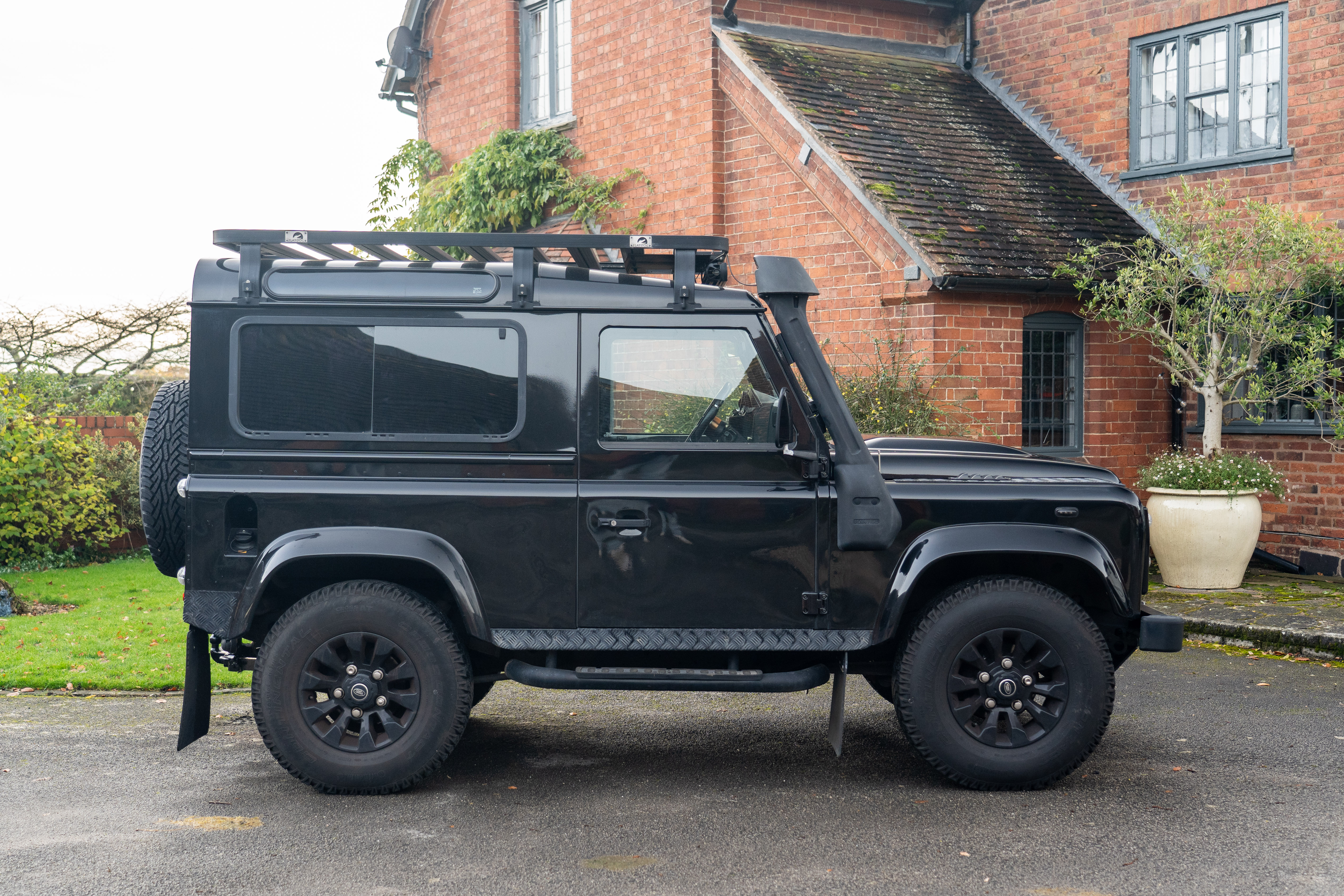 2014 Land Rover Defender 90 XS Station Wagon for sale by auction in ...