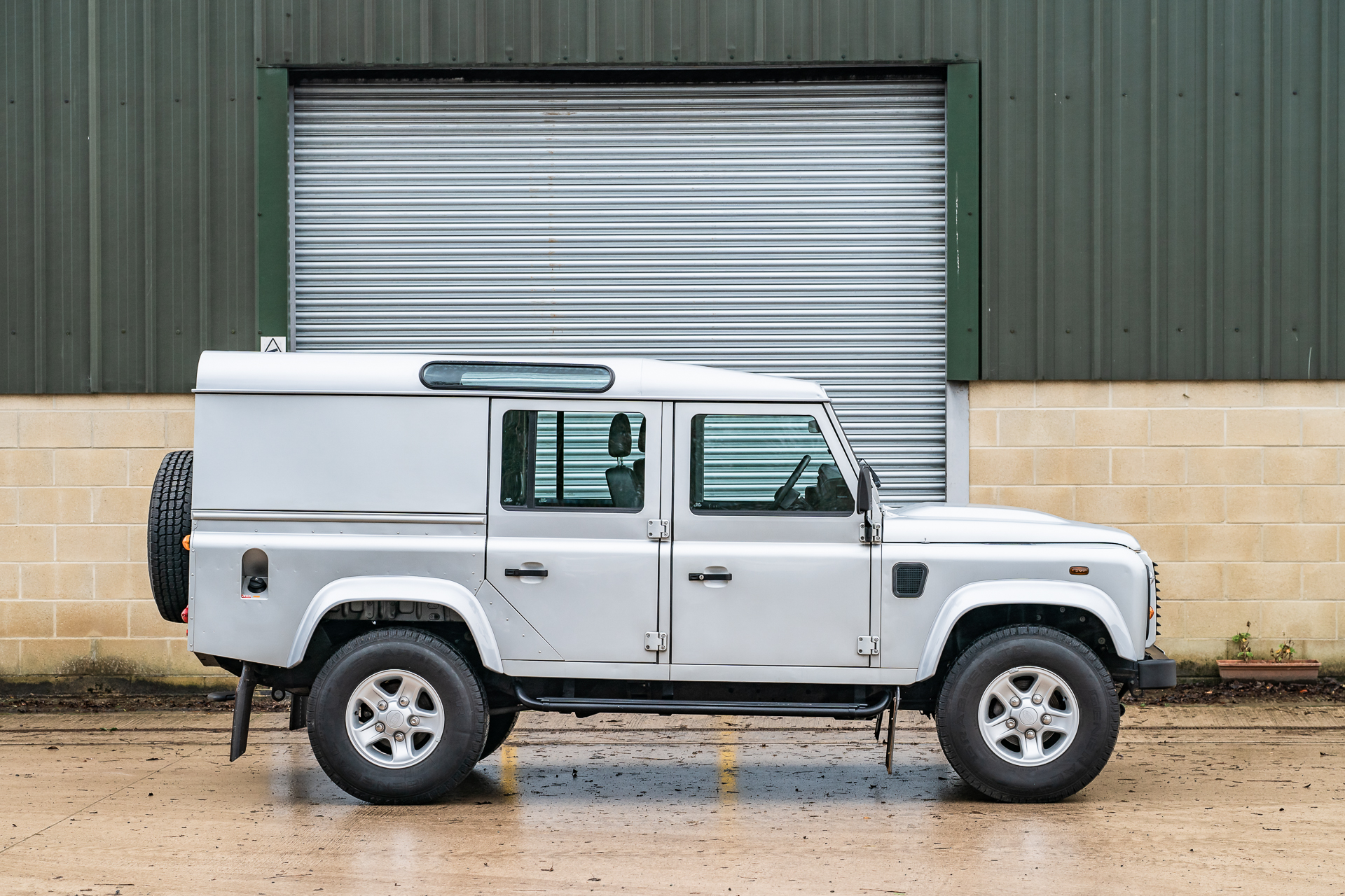 2007 Land Rover Defender 110 Utility - 4,436 KM for sale by auction in ...