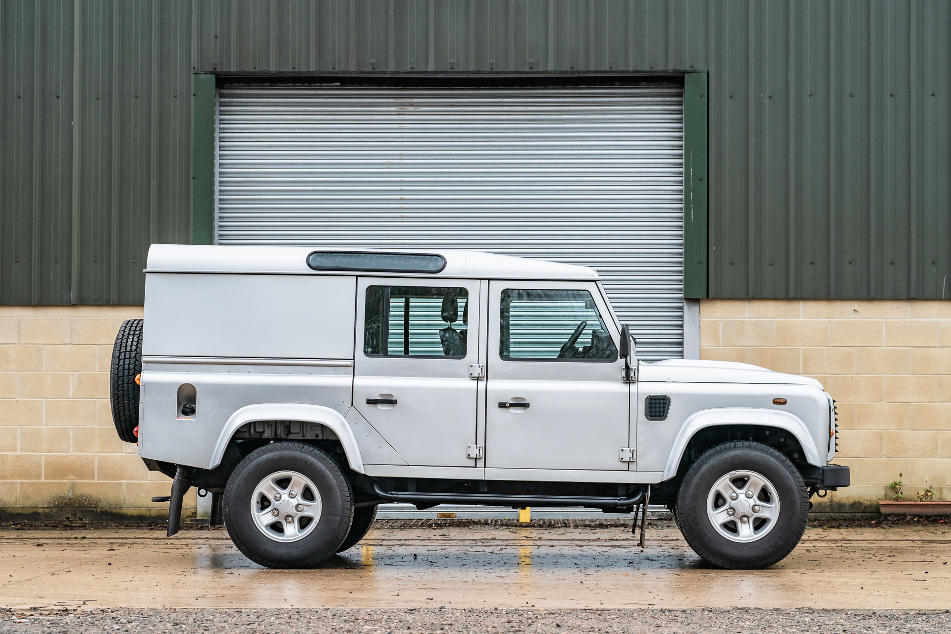 2007 Land Rover Defender 110 Utility - 4,436 KM for sale by auction in ...
