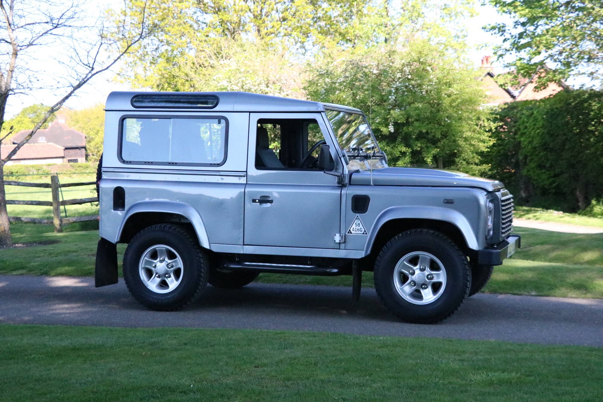 2012 LAND ROVER DEFENDER 90 XS - 11,000 MILES FROM NEW