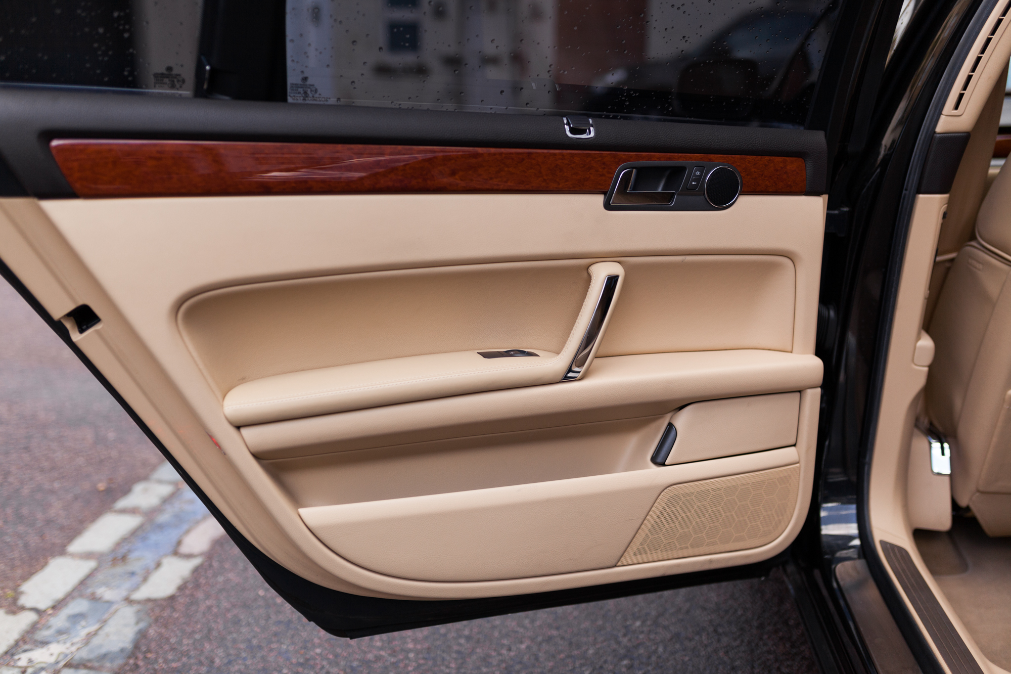 2008 VOLKSWAGEN PHAETON W12 LWB - 23,200 MILES