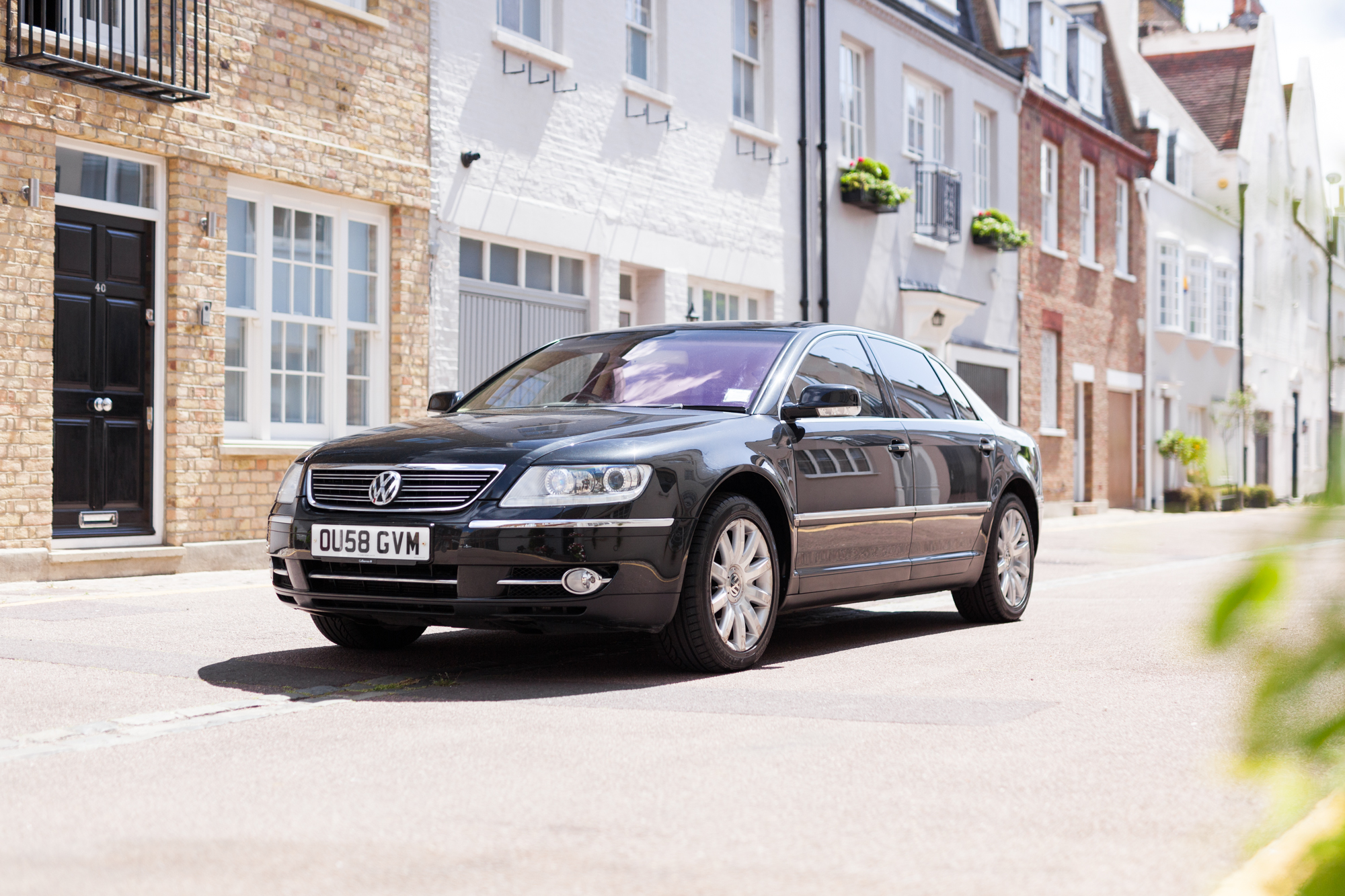 2008 VOLKSWAGEN PHAETON W12 LWB - 23,200 MILES