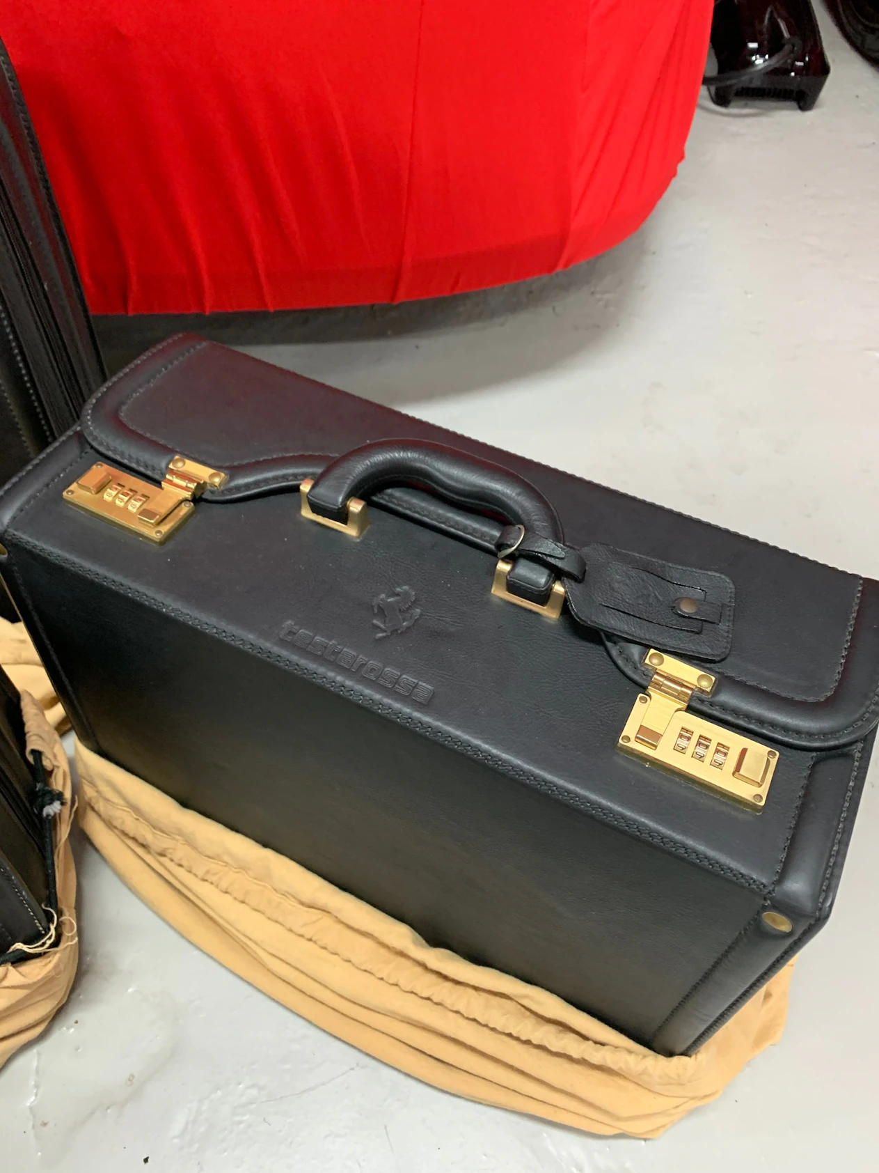 SCHEDONI LUGGAGE FOR FERRARI TESTAROSSA - COMPLETE SET