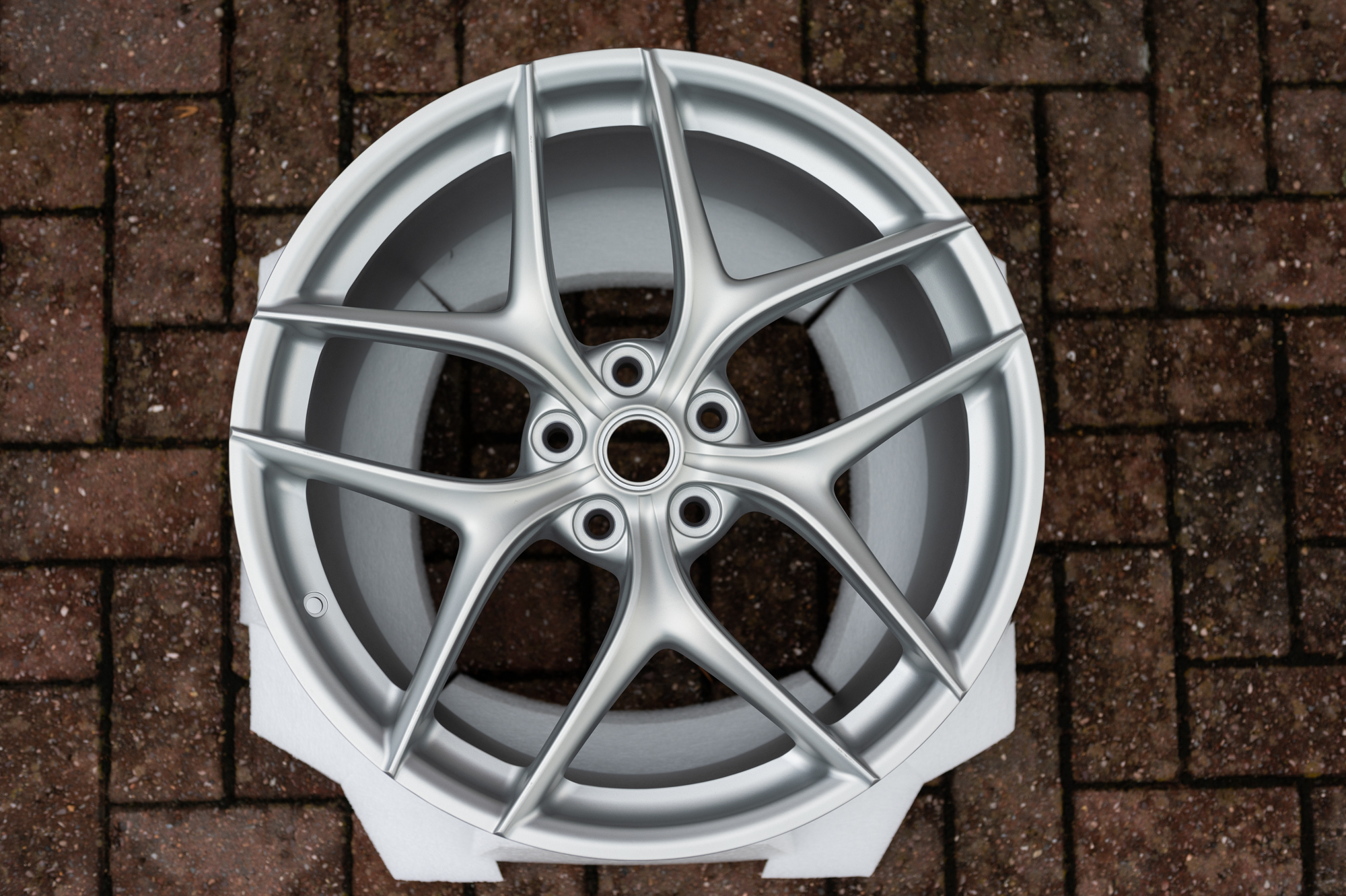 SET OF NEW FERRARI F12 ALLOY WHEELS