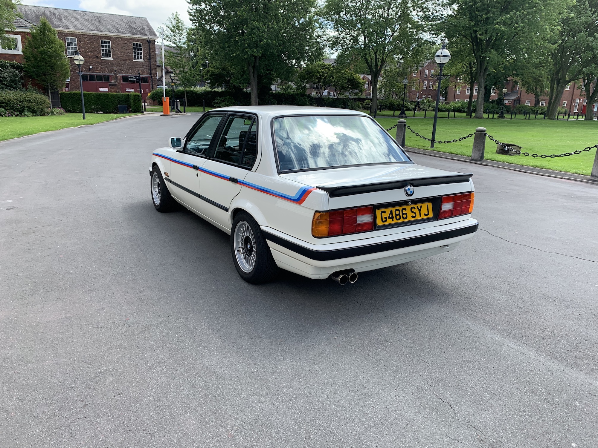 1990 BMW (E30) 320i SALOON