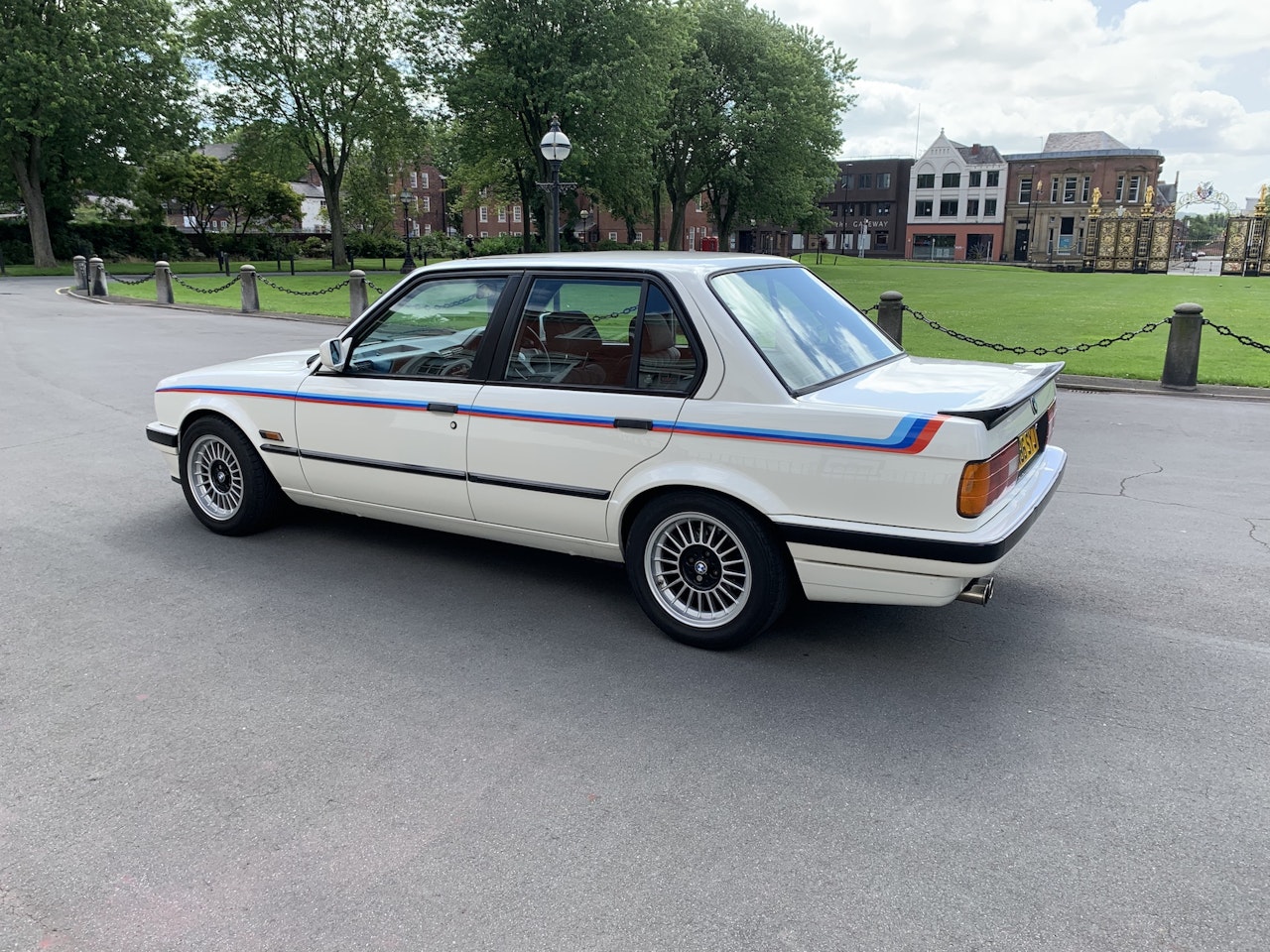 1990 BMW (E30) 320i SALOON