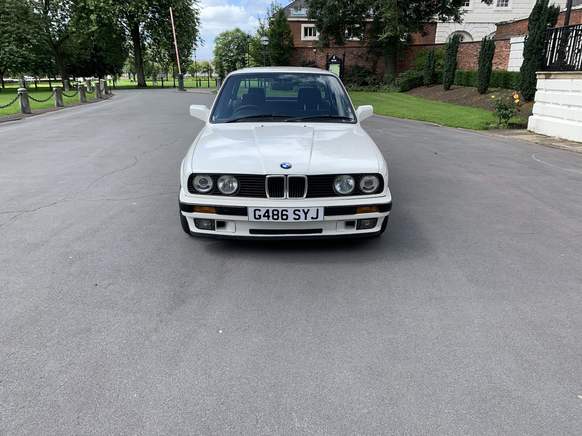 1990 BMW (E30) 320i SALOON