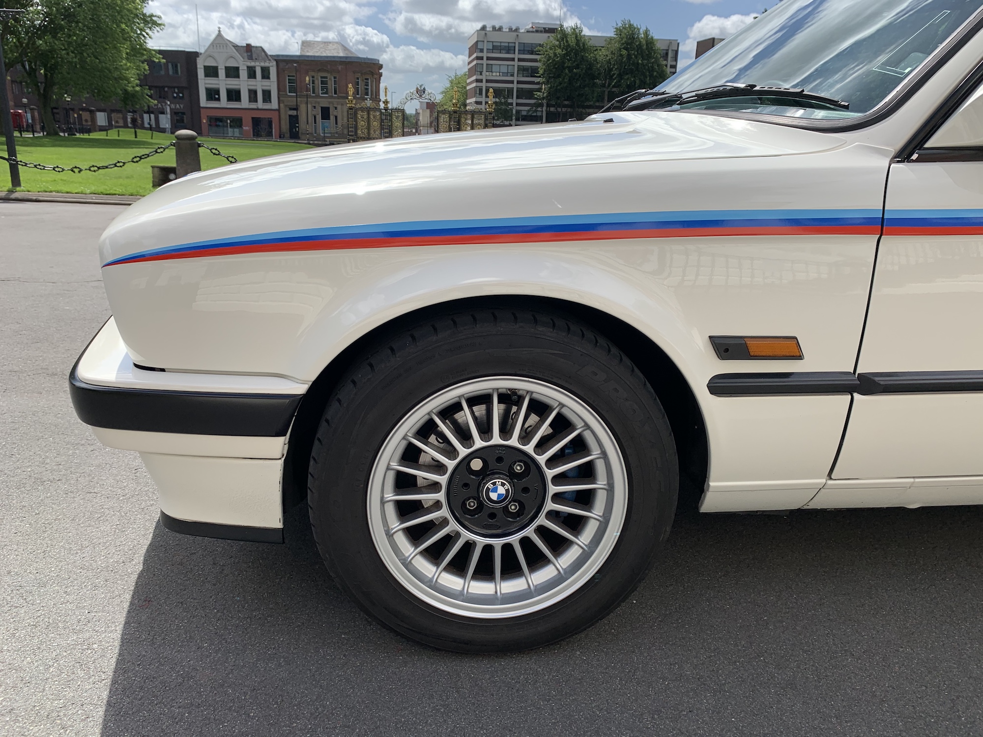 1990 BMW (E30) 320i SALOON
