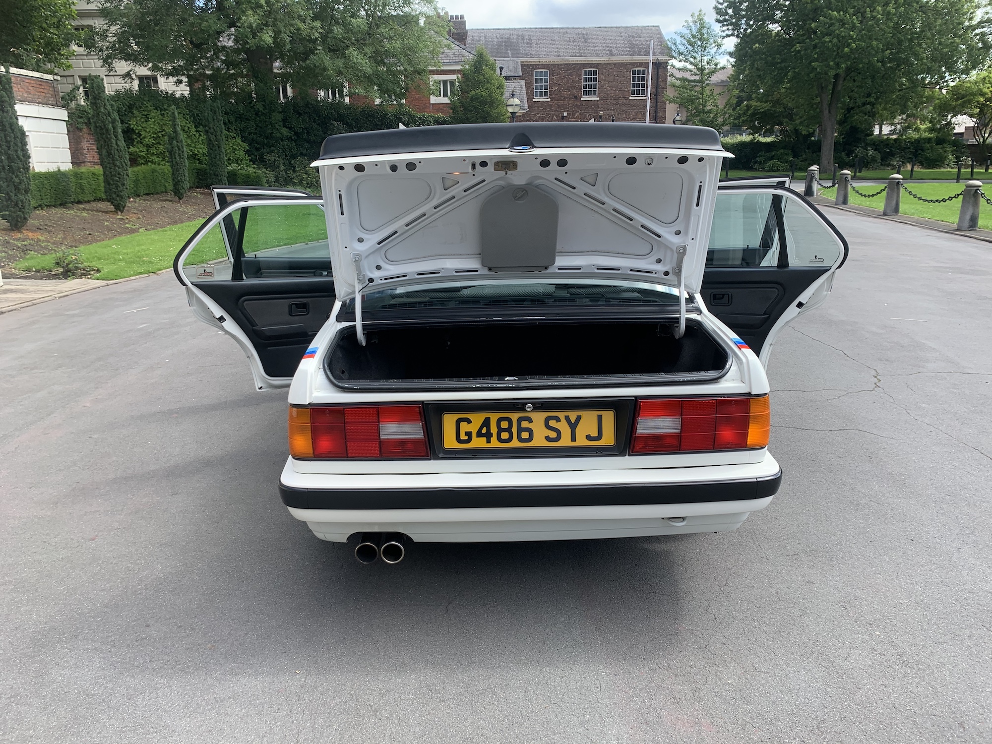 1990 BMW (E30) 320i SALOON