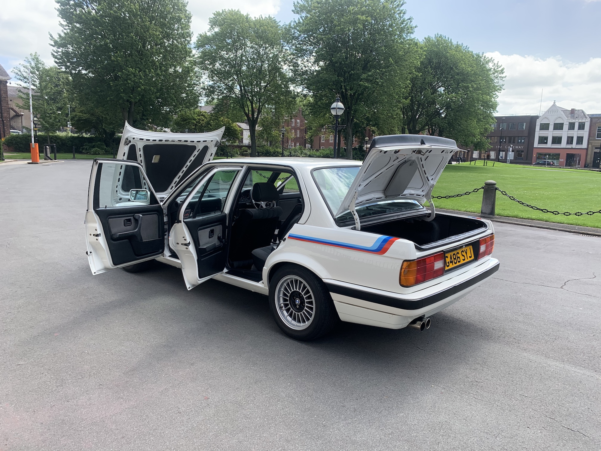 1990 BMW (E30) 320i SALOON