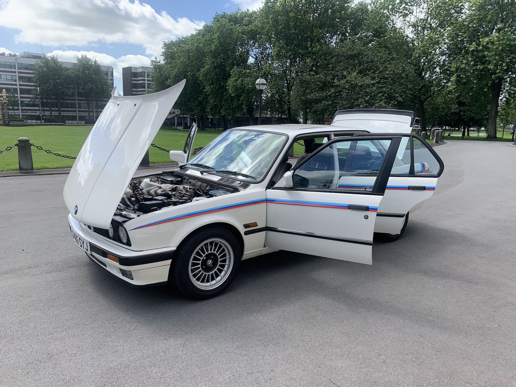 1990 BMW (E30) 320i SALOON
