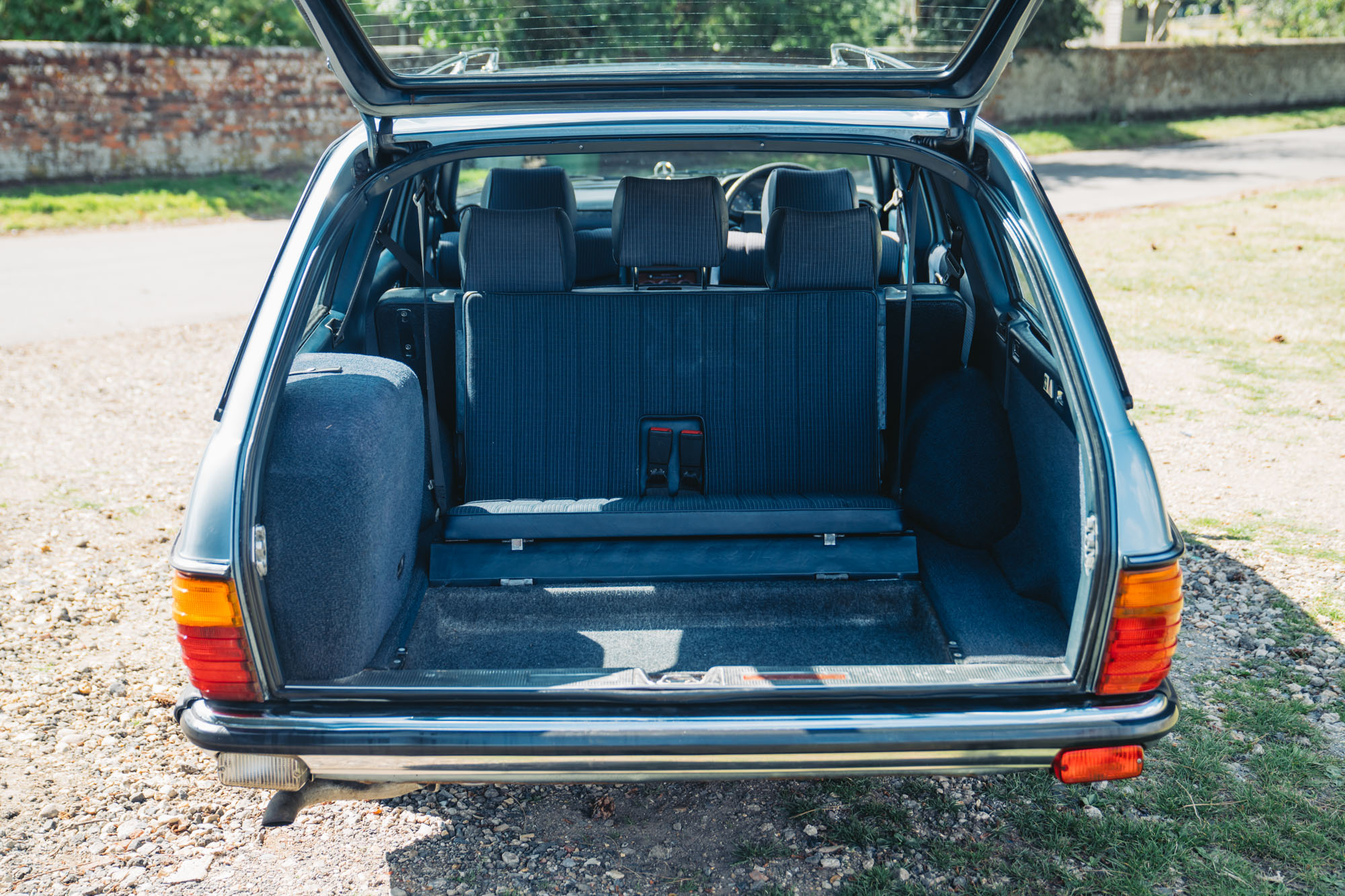 1986 MERCEDES-BENZ 230TE (W123) for sale by auction in Reading, United ...