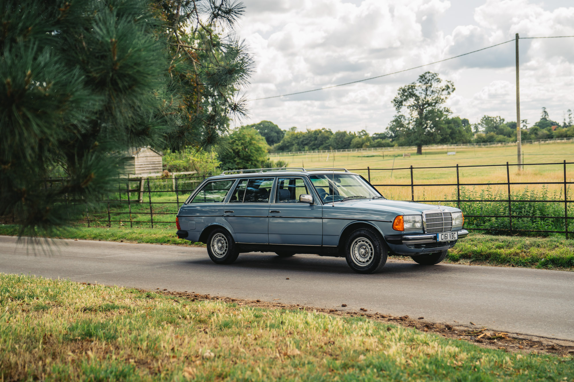 1986 MERCEDES-BENZ 230TE (W123)