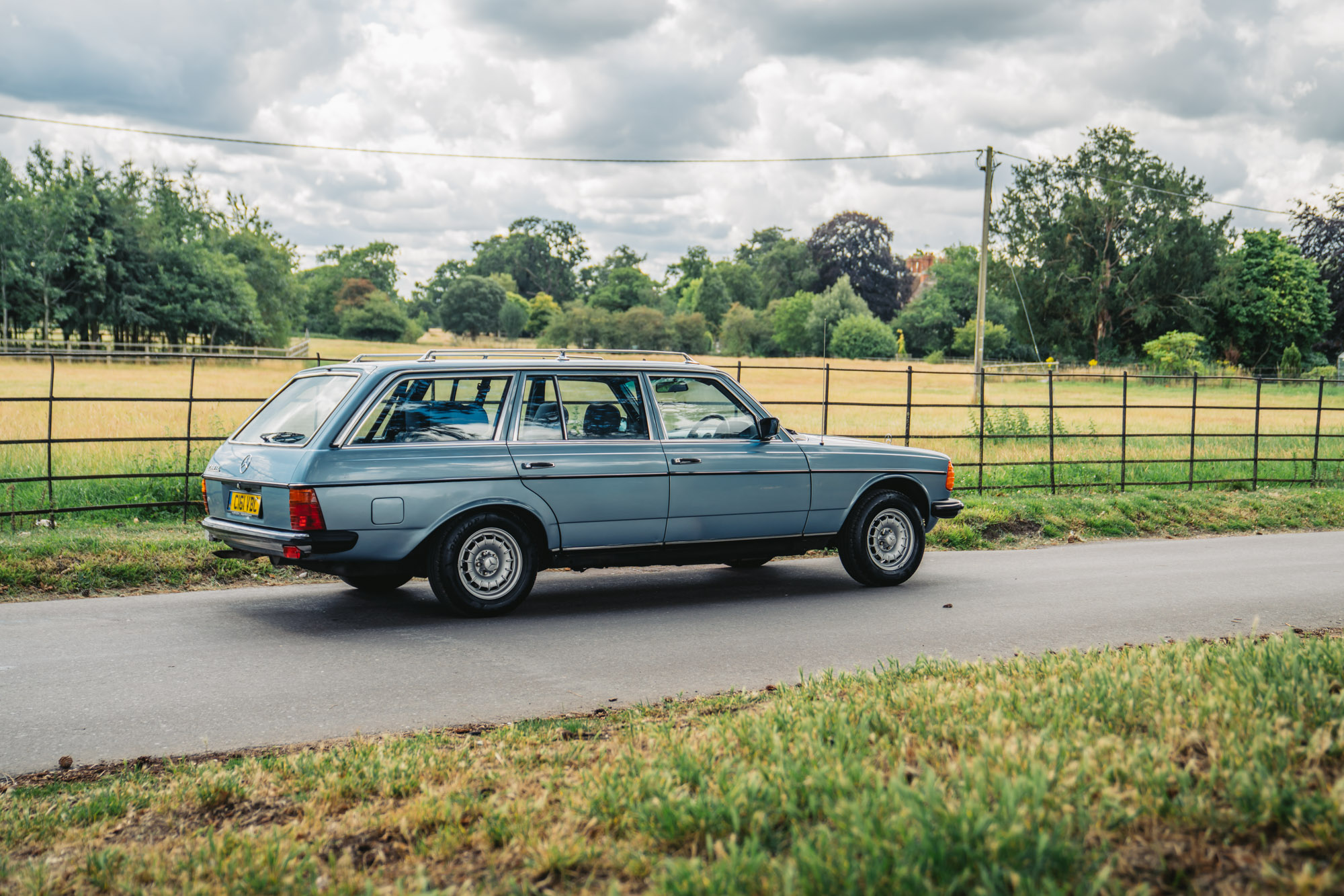 1986 MERCEDES-BENZ 230TE (W123)