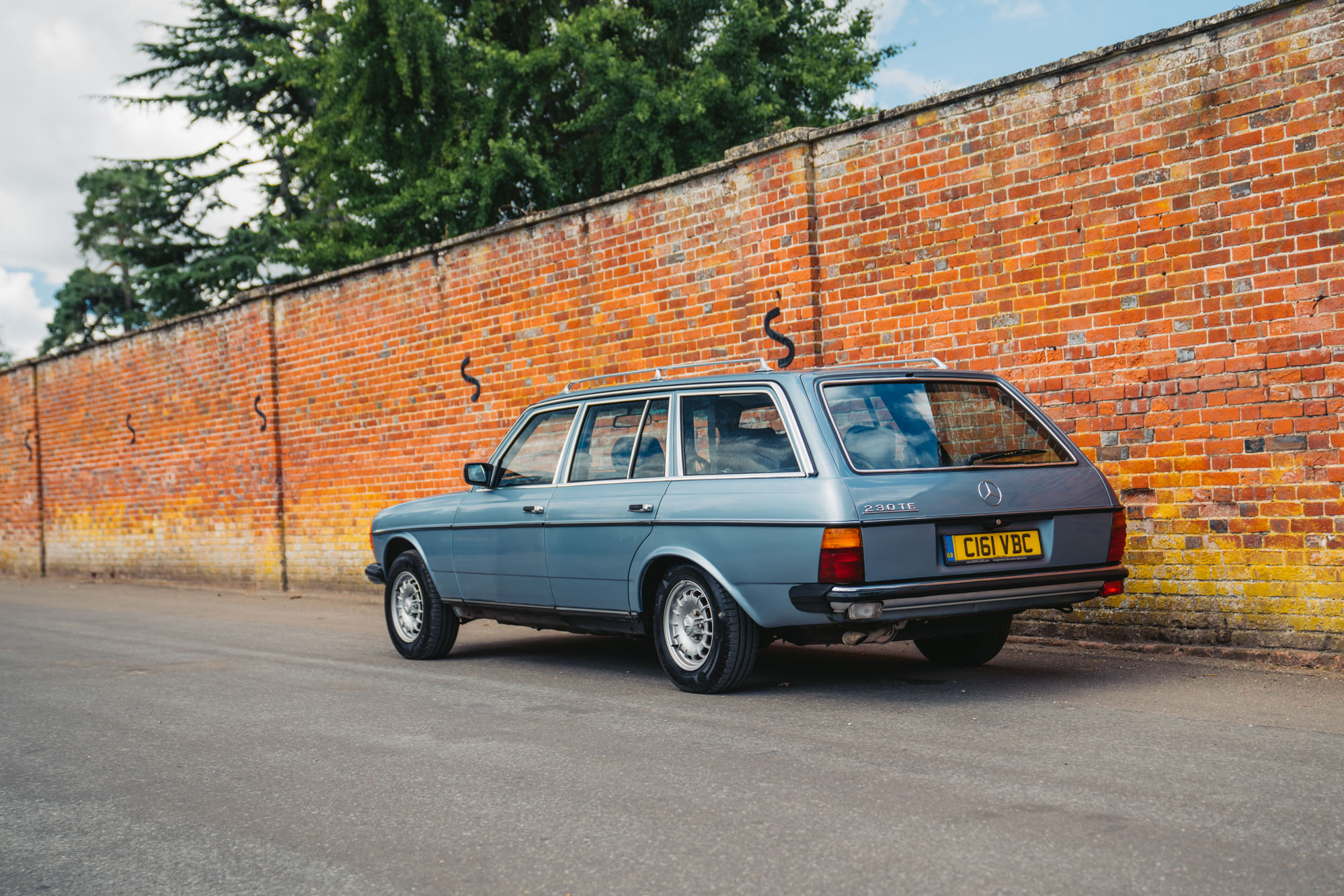 1986 MERCEDES-BENZ 230TE (W123)