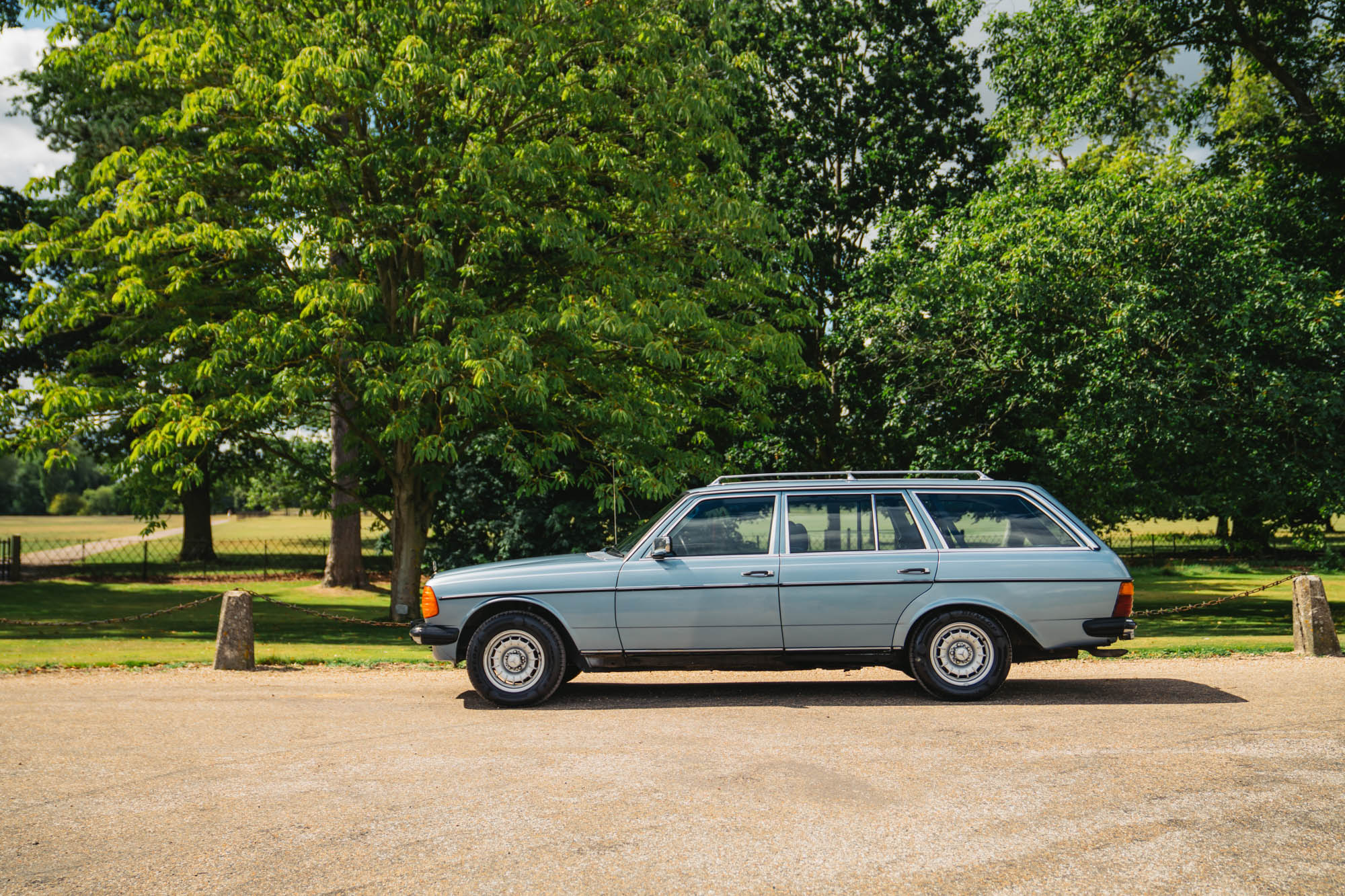 1986 MERCEDES-BENZ 230TE (W123) for sale by auction in Reading, United ...