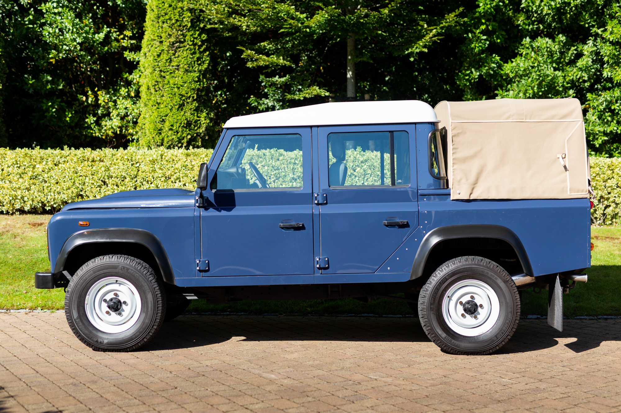 2011 LAND ROVER DEFENDER 110 DOUBLE CAB for sale by auction in ...
