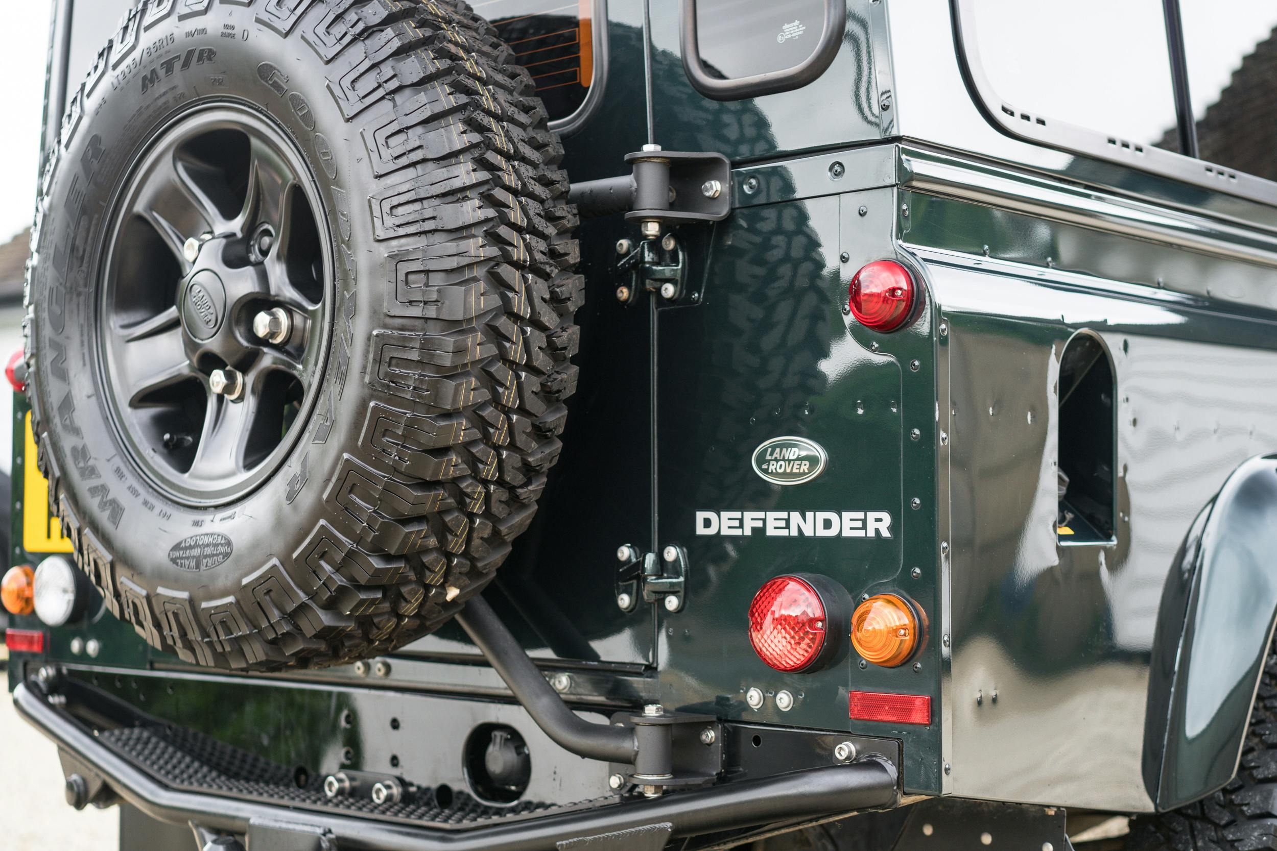 2015 LAND ROVER DEFENDER 110 XS