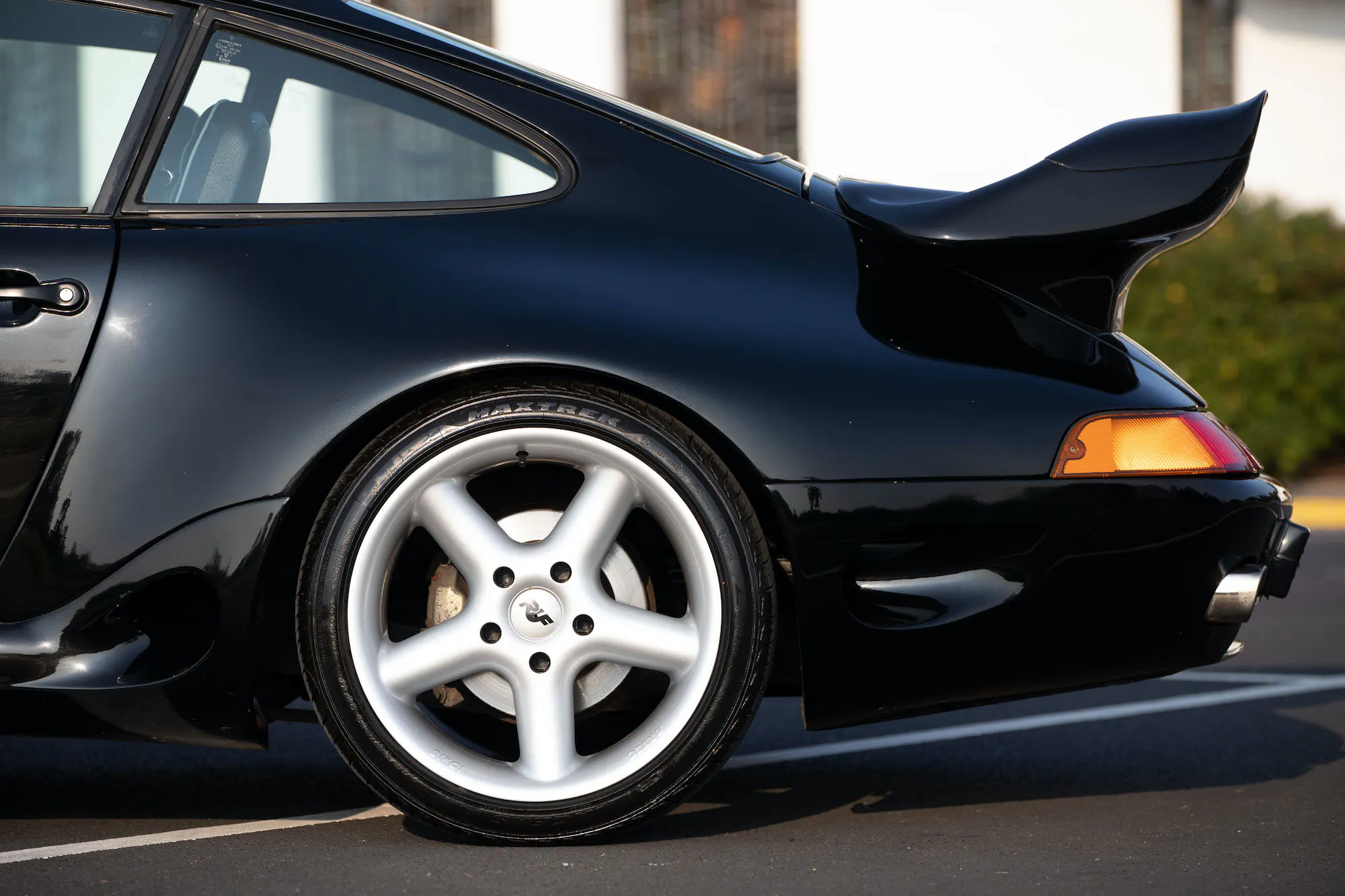 1977 PORSCHE 911S CUSTOM - ZEEMAX BODY