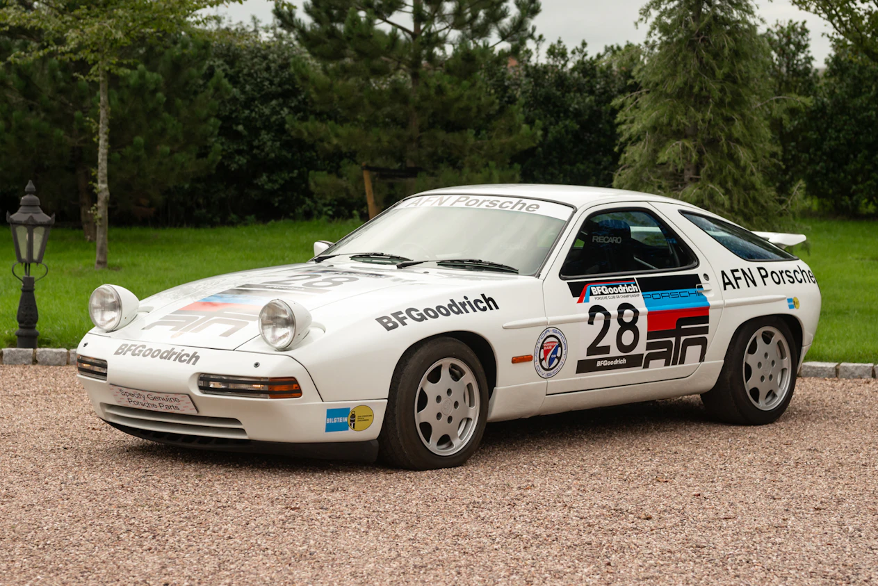 Porsche 928 Racing