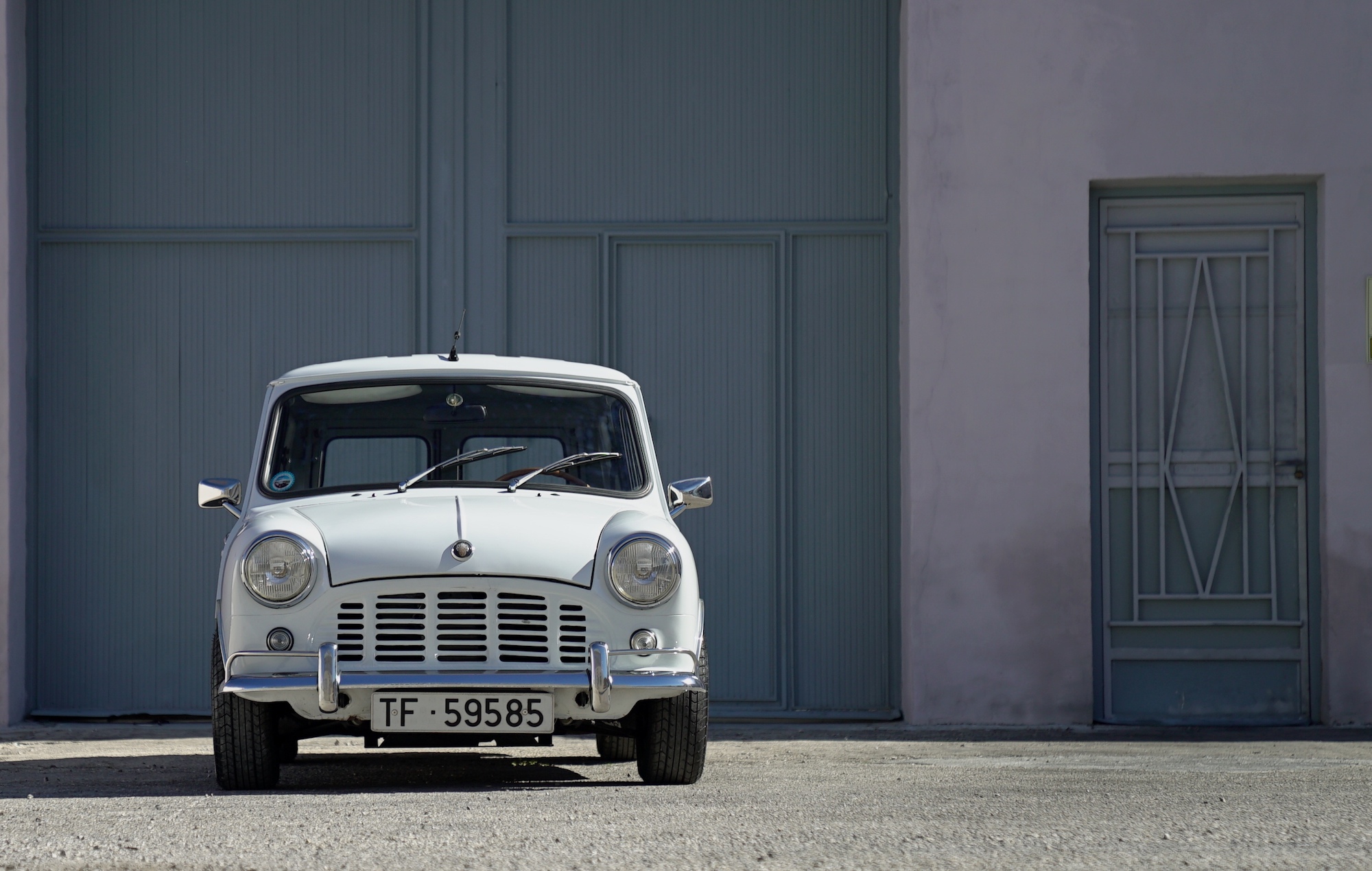 1969 AUSTIN MINI VAN - LHD
