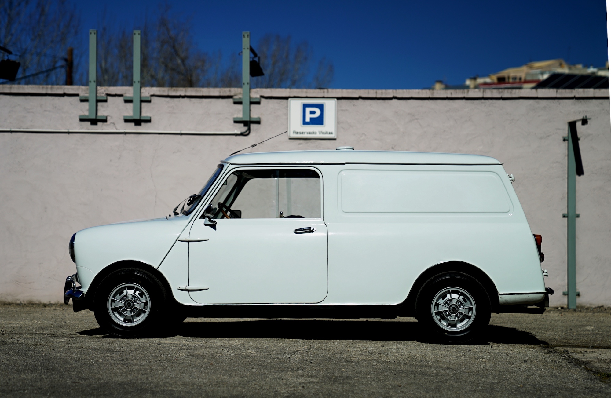 1969 AUSTIN MINI VAN - LHD