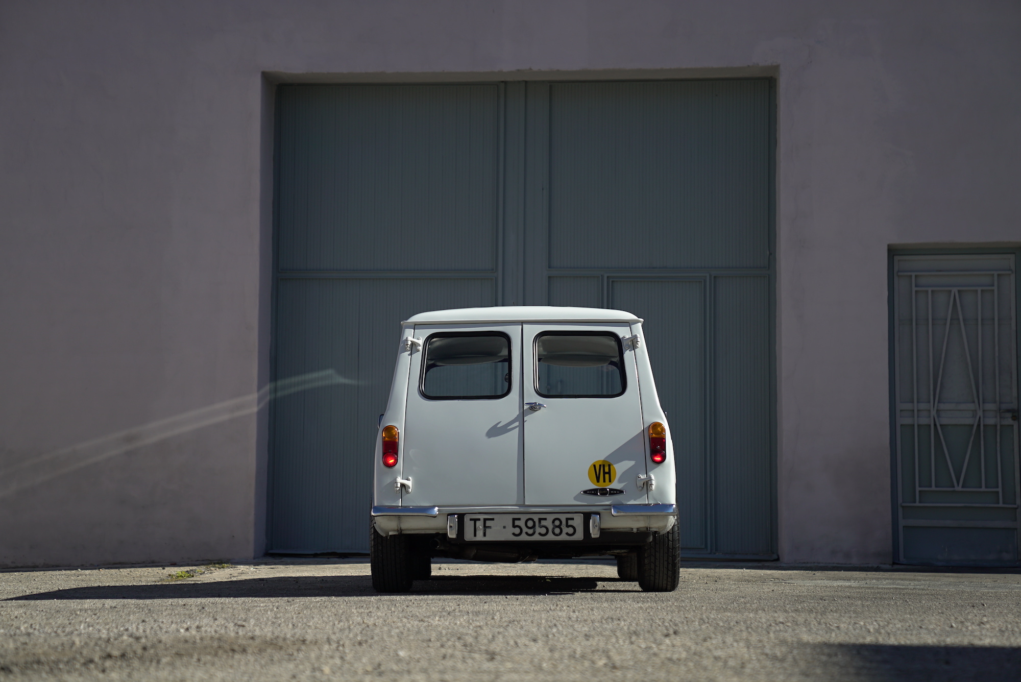 1969 AUSTIN MINI VAN - LHD