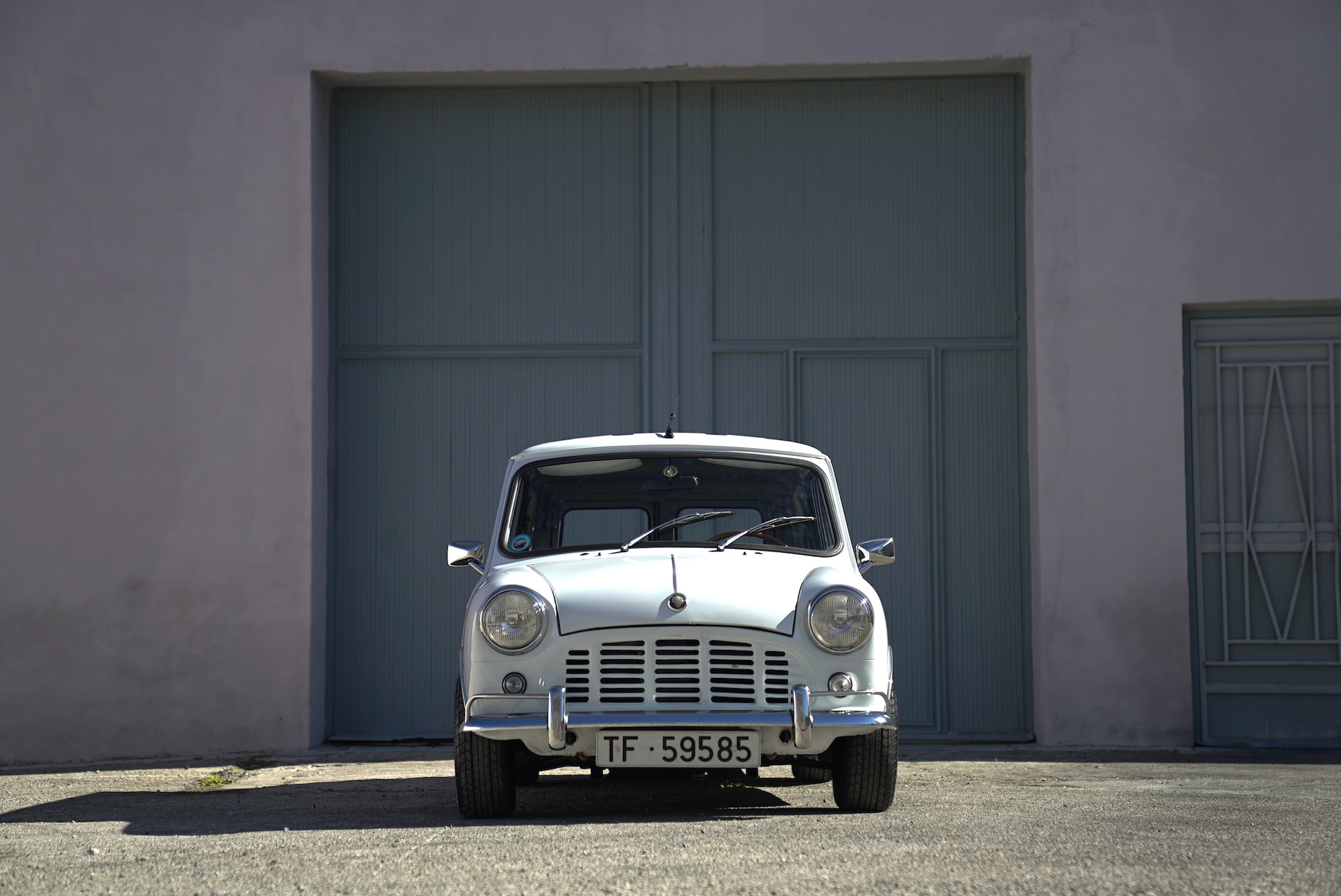 1969 AUSTIN MINI VAN - LHD