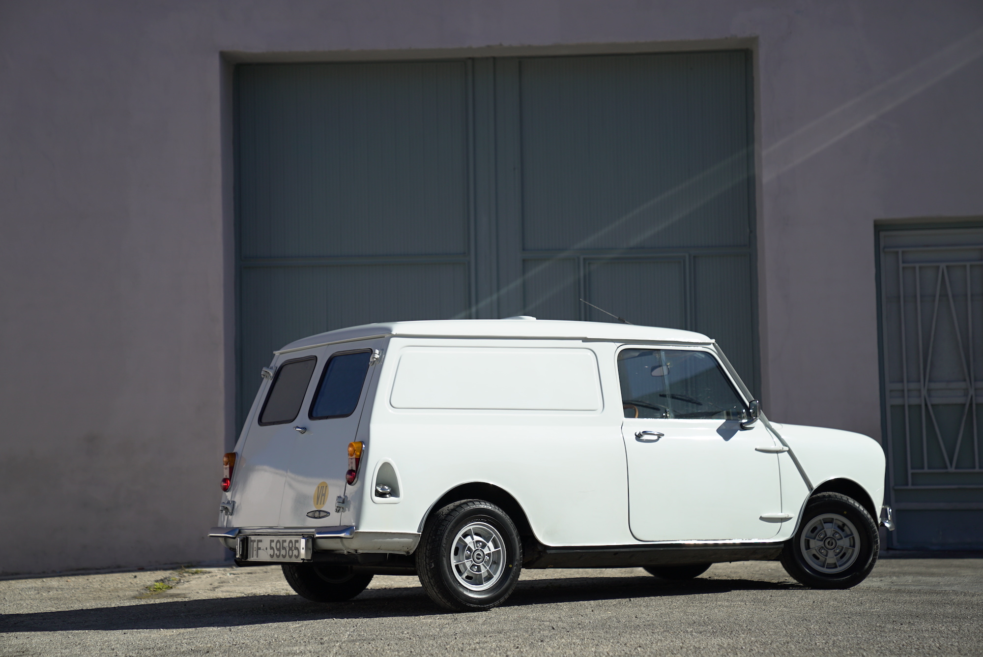 1969 AUSTIN MINI VAN - LHD