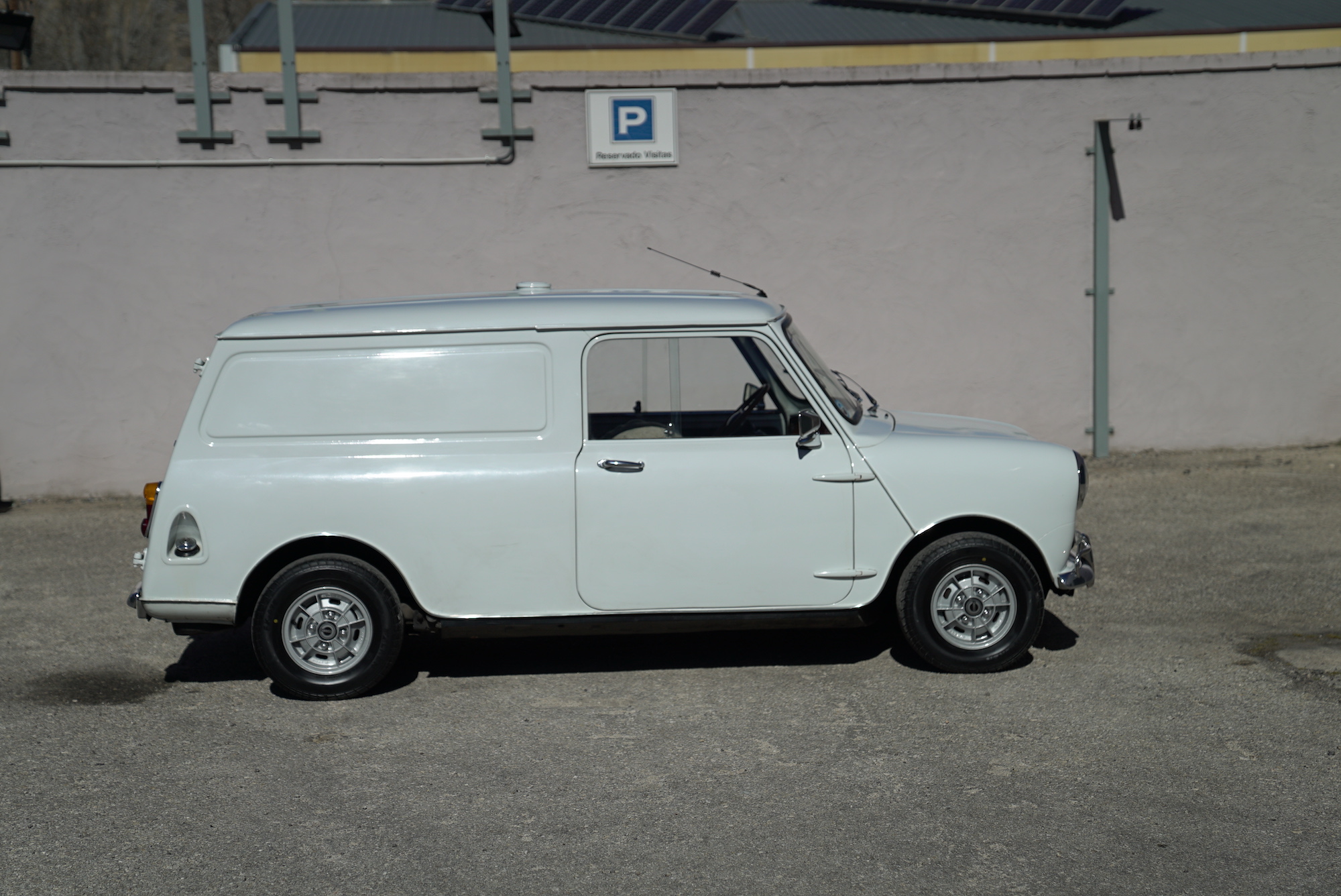 1969 AUSTIN MINI VAN - LHD