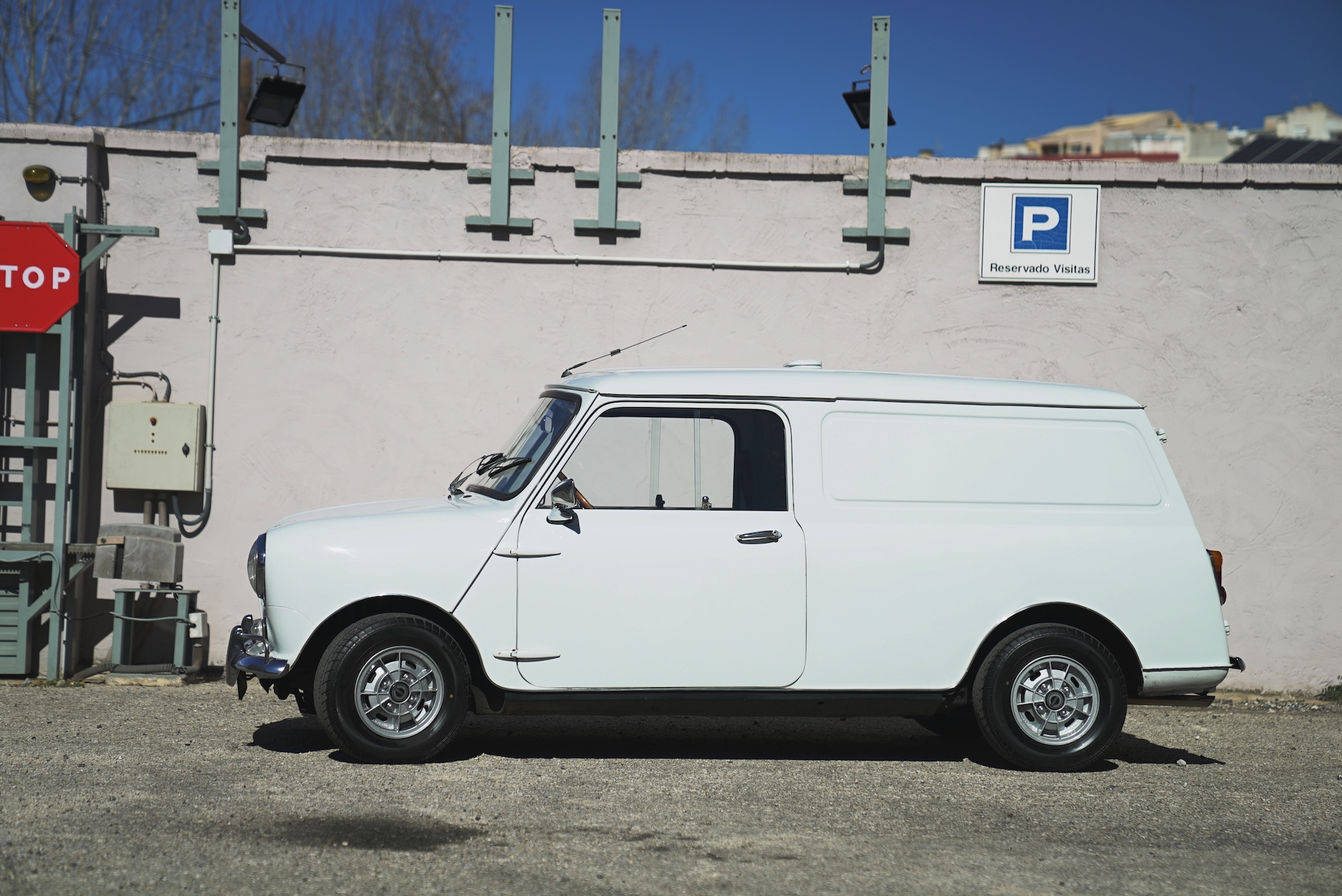 1969 AUSTIN MINI VAN - LHD